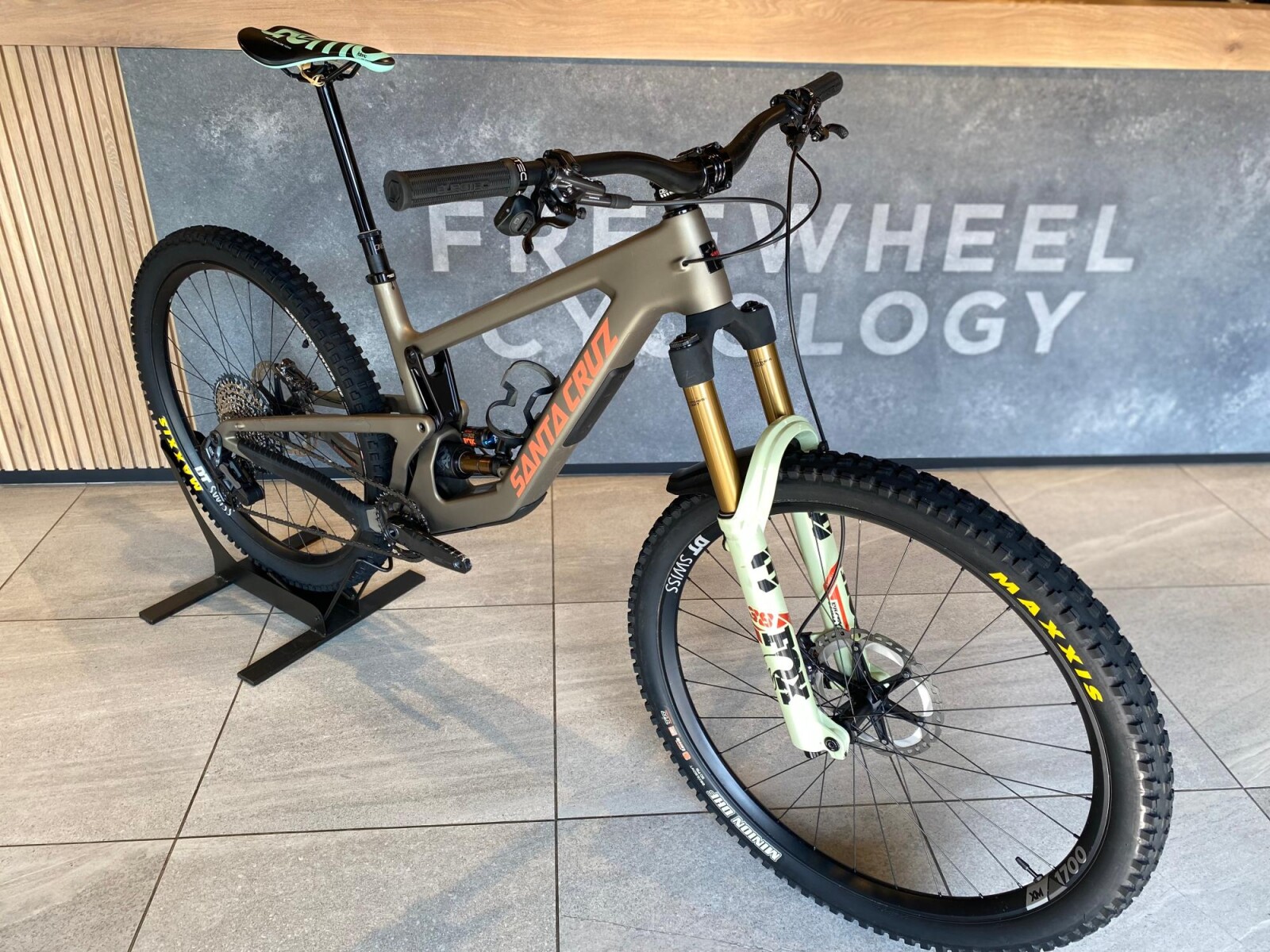 Santa Cruz Megatower | Dual Suspension Mountain Bikes | Bike Hub