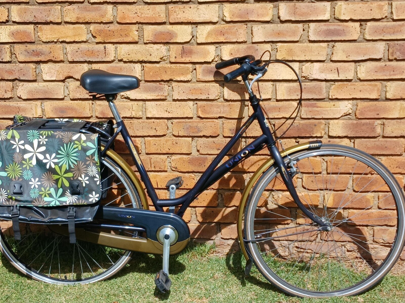 Original lady Dutch commuter bicycle | Commuter Bikes | Bike Hub