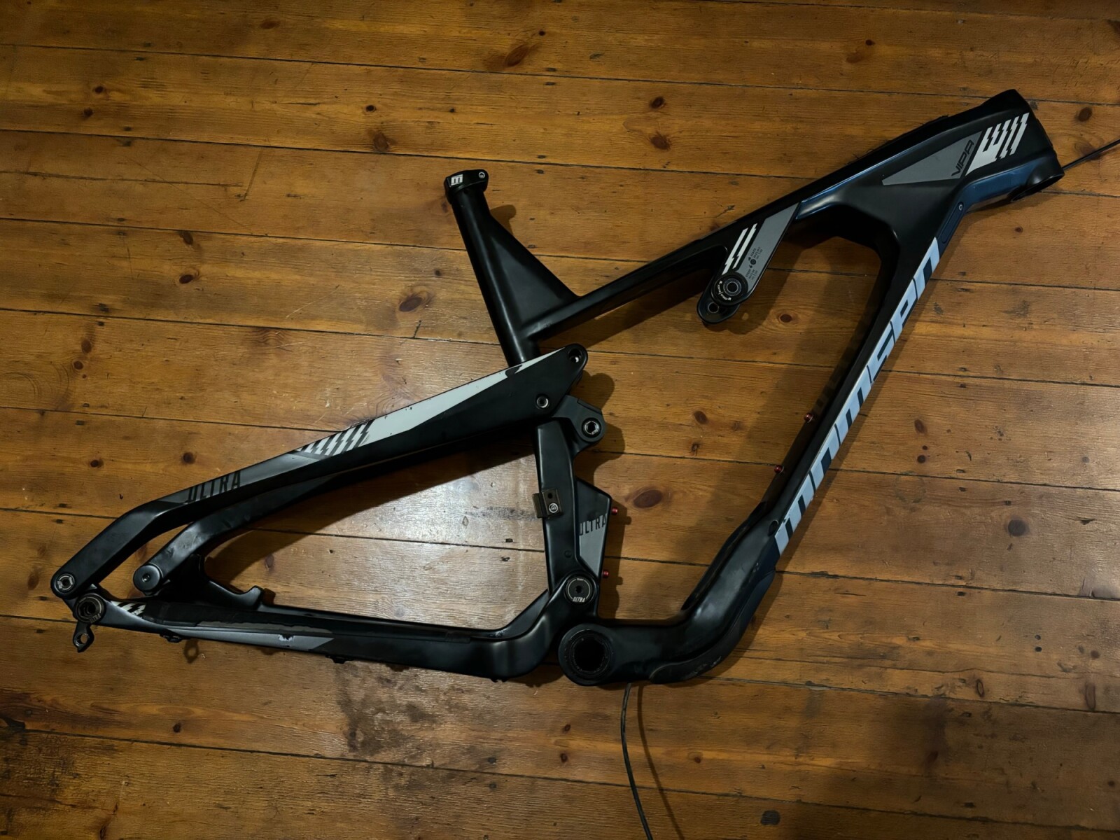 Momsen Vipa Ultra Carbon Boost Frame | Dual Suspension Mountain Bike ...