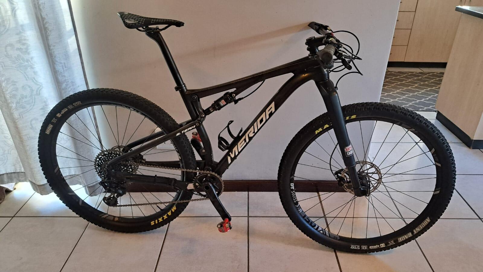 Merida 96 Team Full Carbon | Dual Suspension Mountain Bikes | Bike Hub