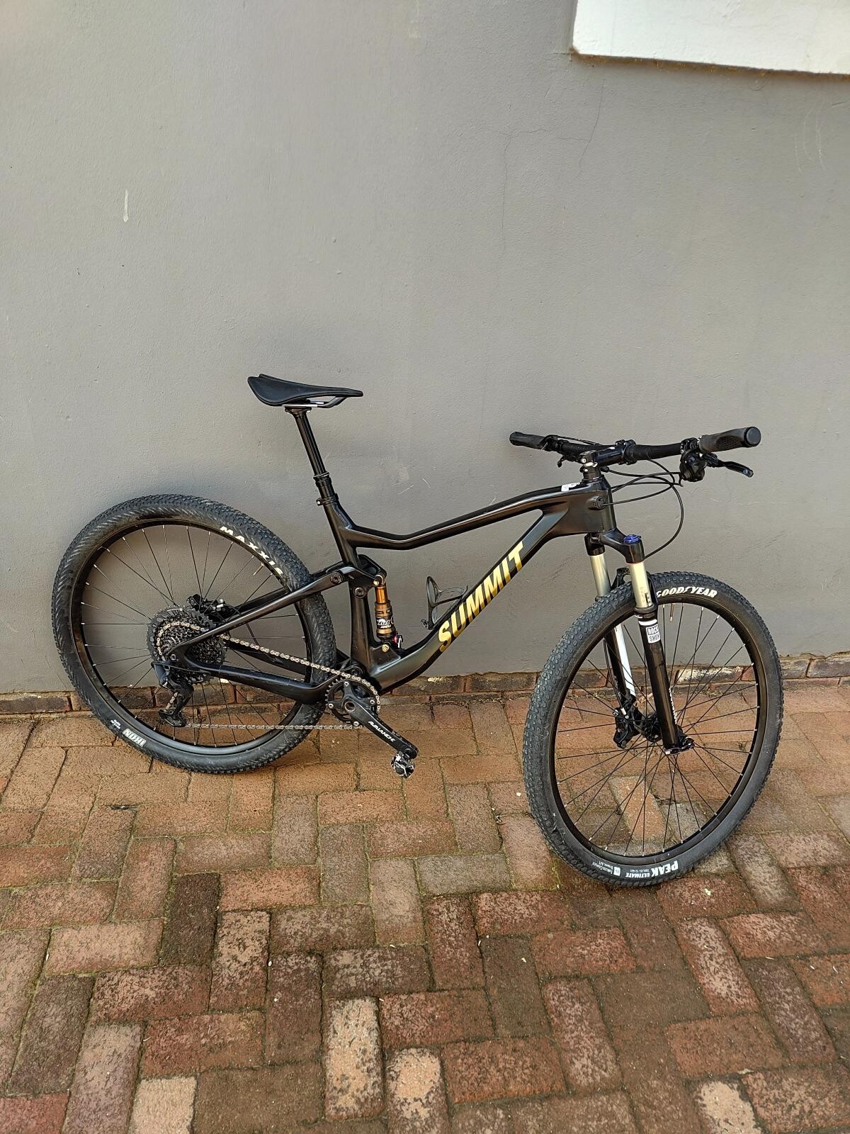 Summit Carbon fullsuspension mtb | Dual Suspension Mountain Bikes ...