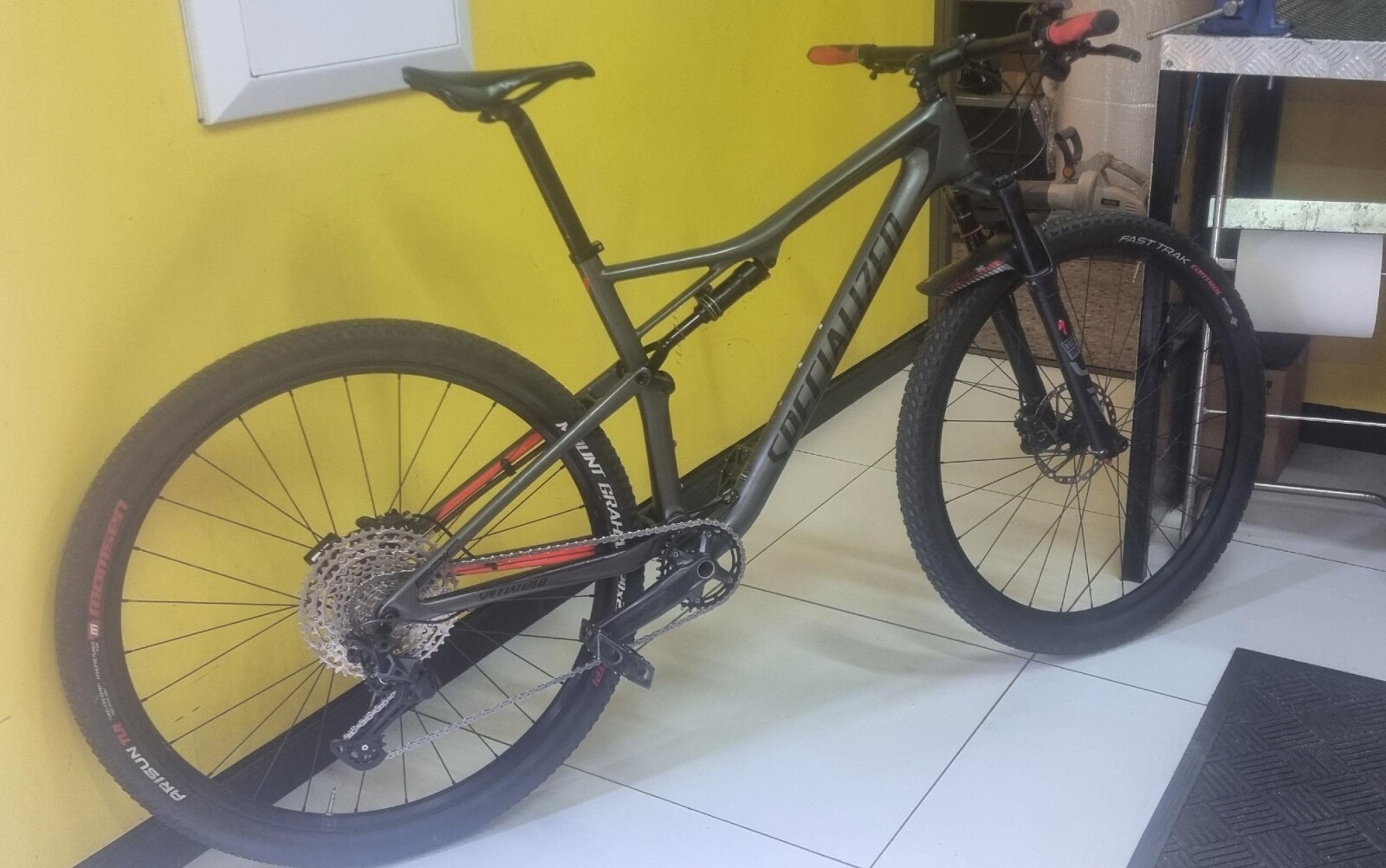 Specialized Epic | Dual Suspension Mountain Bikes | Bike Hub