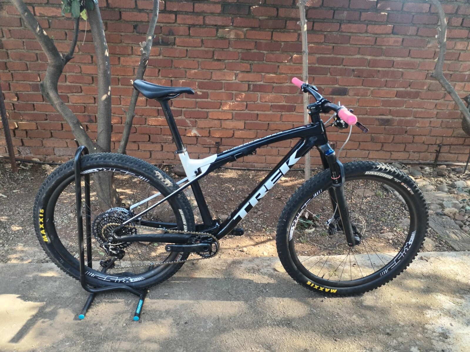 Trek Supercaliber (L) (XX1 and C rims) Top spec | Dual Suspension ...