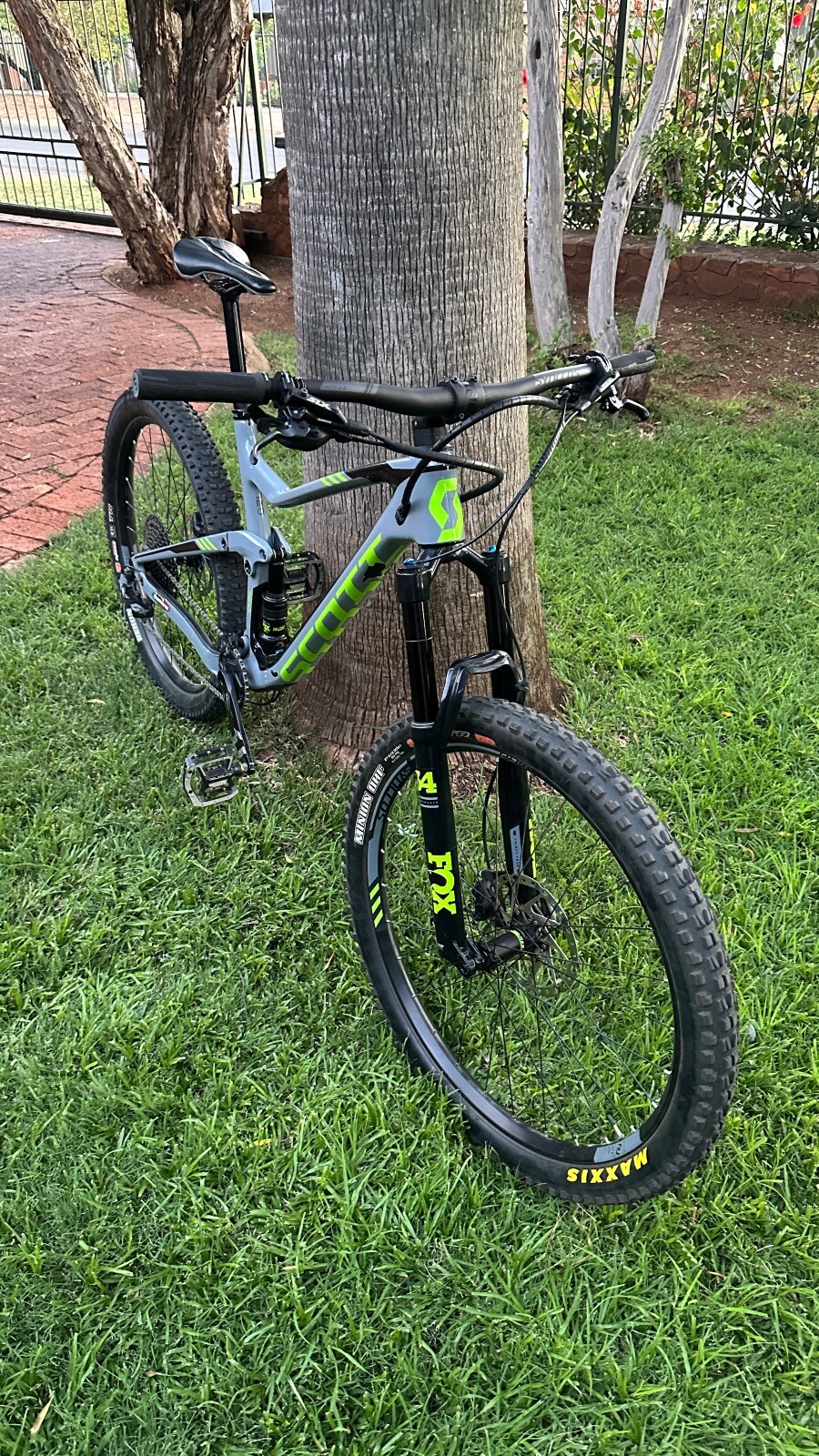 Scott Genius 720 Medium | Dual Suspension Mountain Bikes | Bike Hub