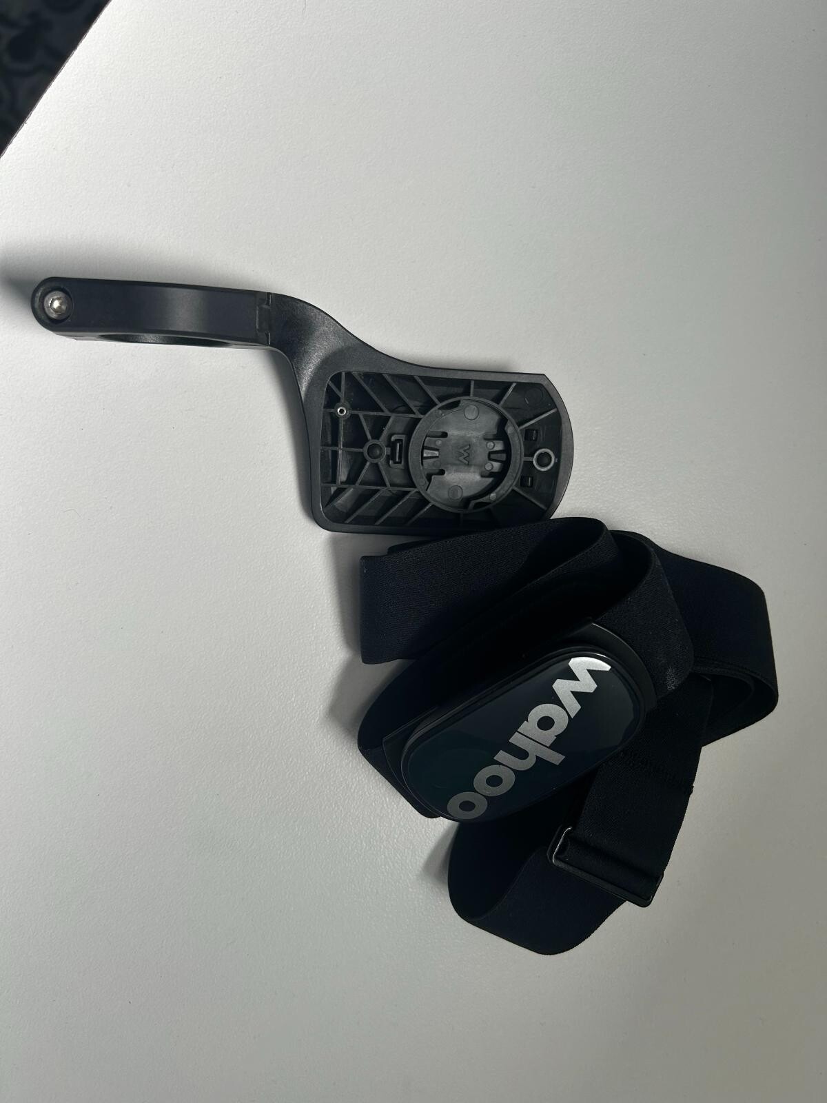Wahoo outfront mount and heart rate monitor | Sensors, Mounts ...