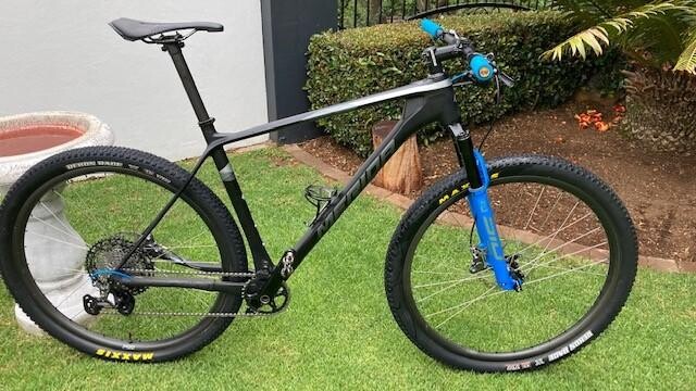 Merida - Carbon XTR Spec | Hardtail Mountain Bikes | Bike Hub