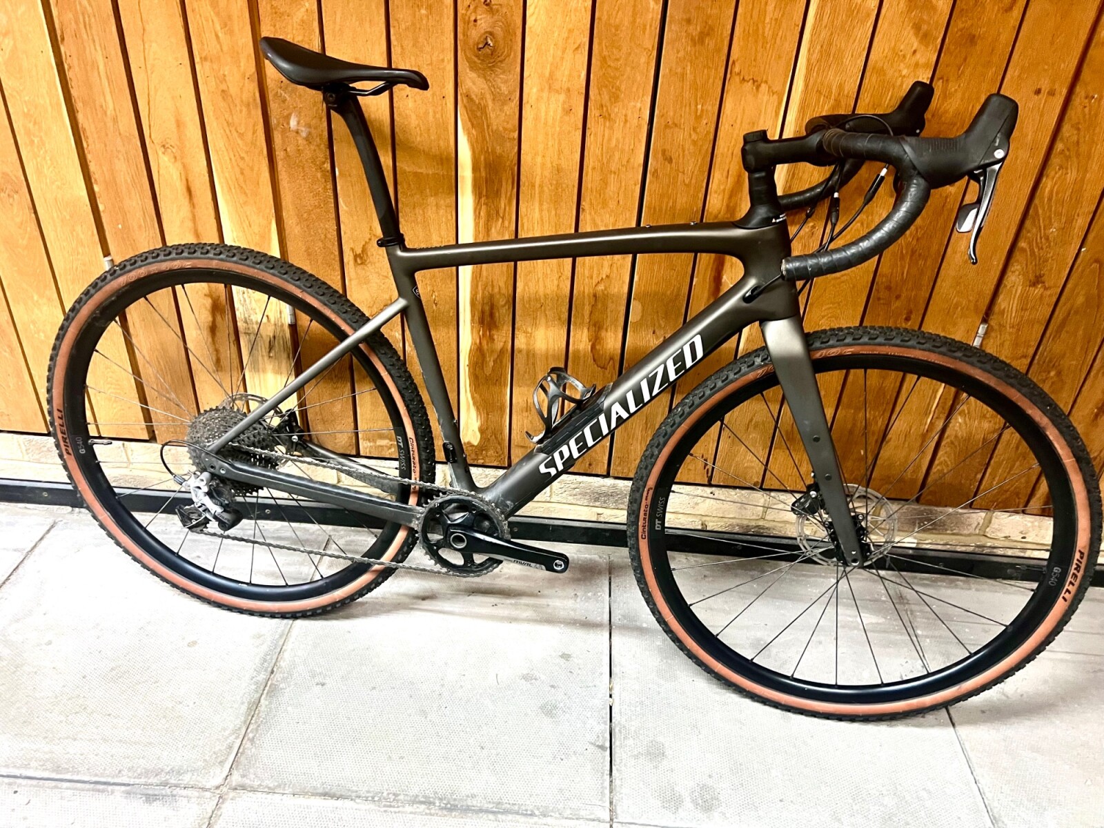 Specialized Diverge Carbon - Futureshock 2.0 | Gravel Bikes | Bike Hub