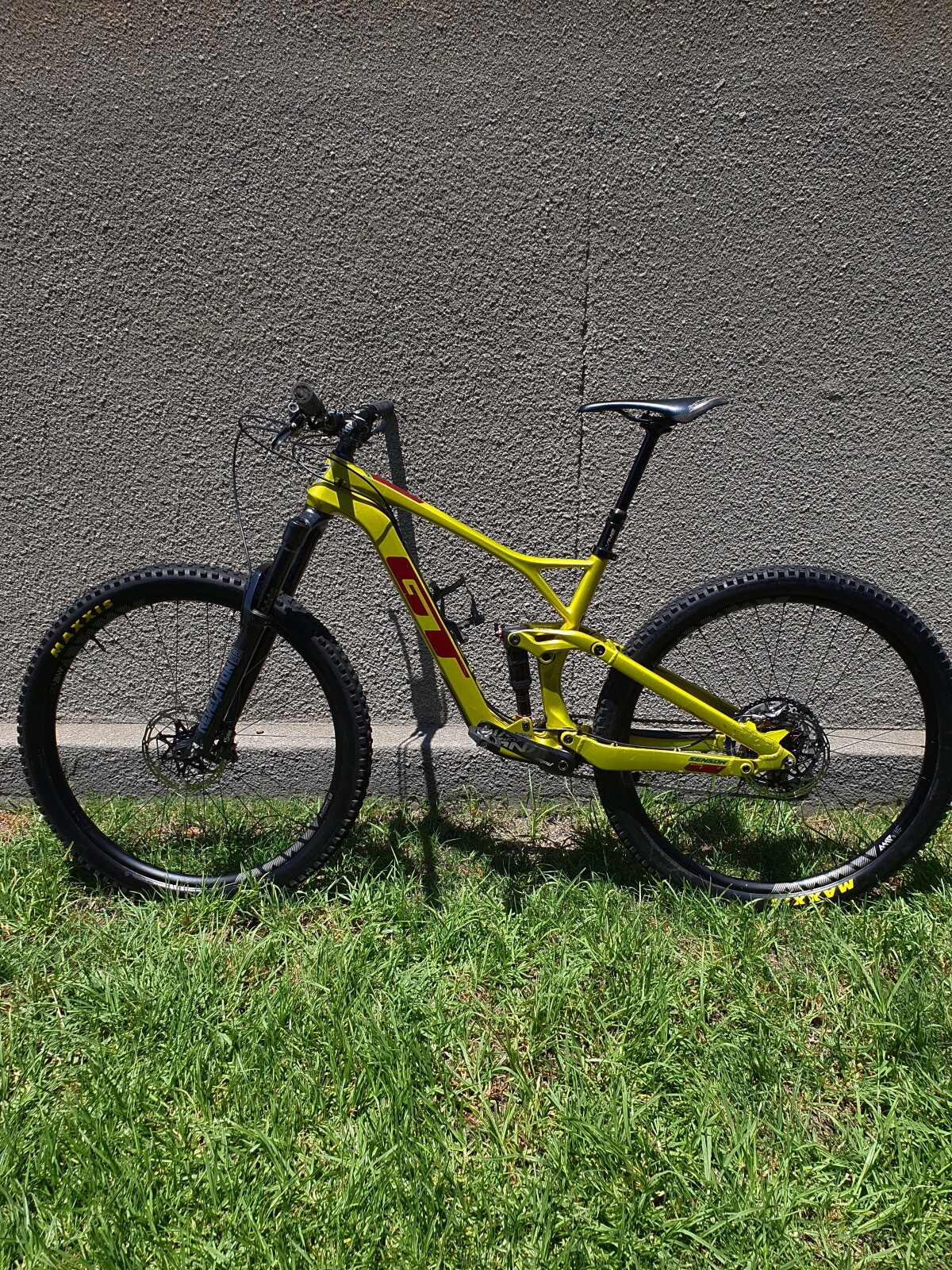 GT Sensor Elite | Dual Suspension Mountain Bikes | Bike Hub