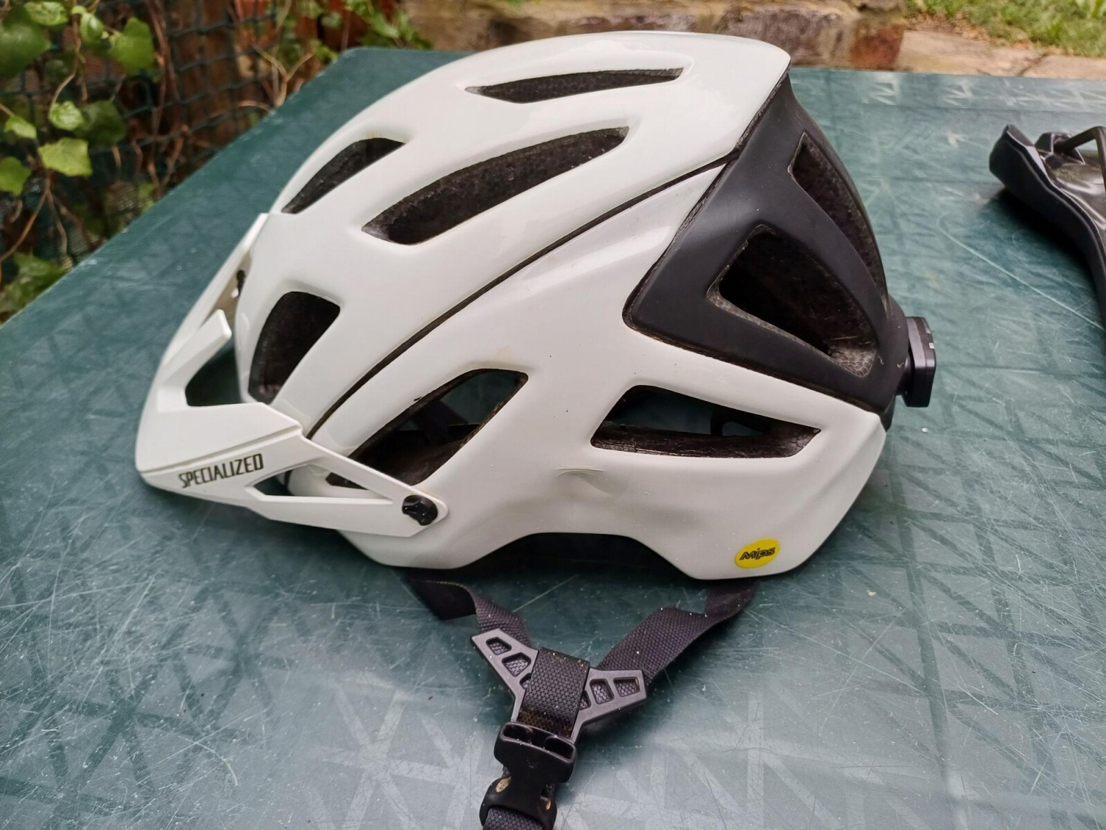 Specialised Helmet R1100 ONCO | Helmets | Bike Hub