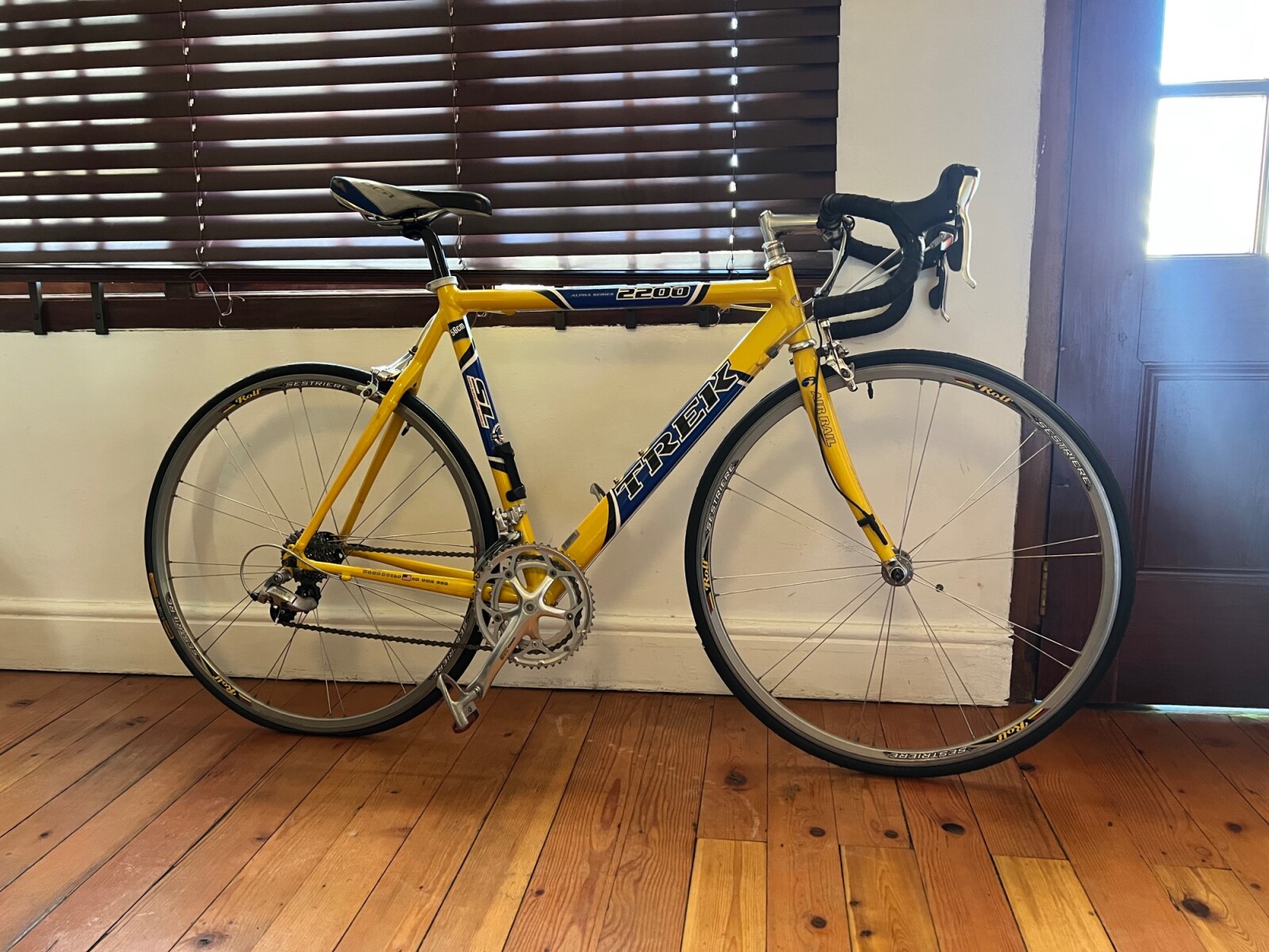 Trek SL Alpha Series 2200 | Road Bikes | Bike Hub