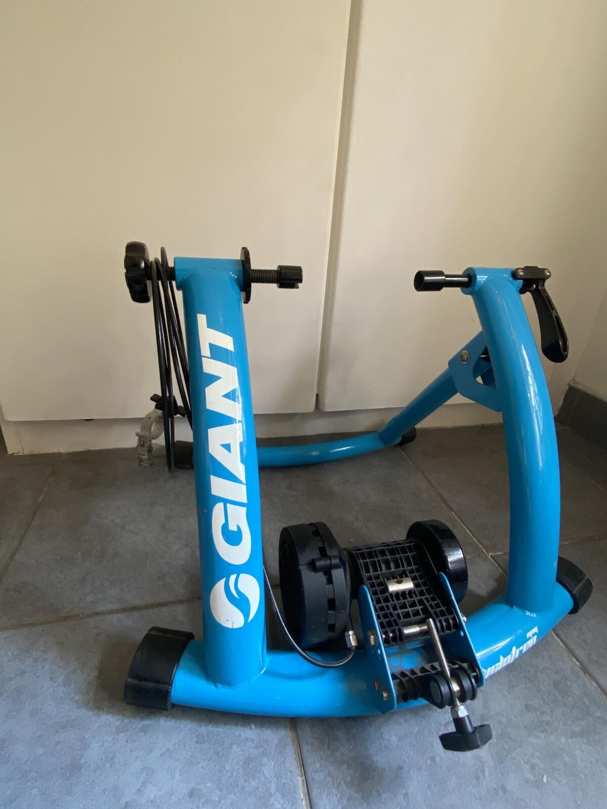 Giant Cyclotron Magnetic Indoor Trainer | Jerseys | Bike Hub