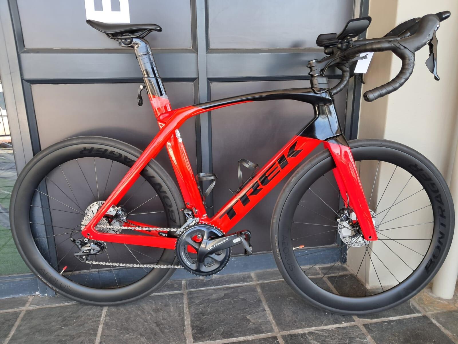 Madone SL6 Gen 6 | Road Bikes | Bike Hub