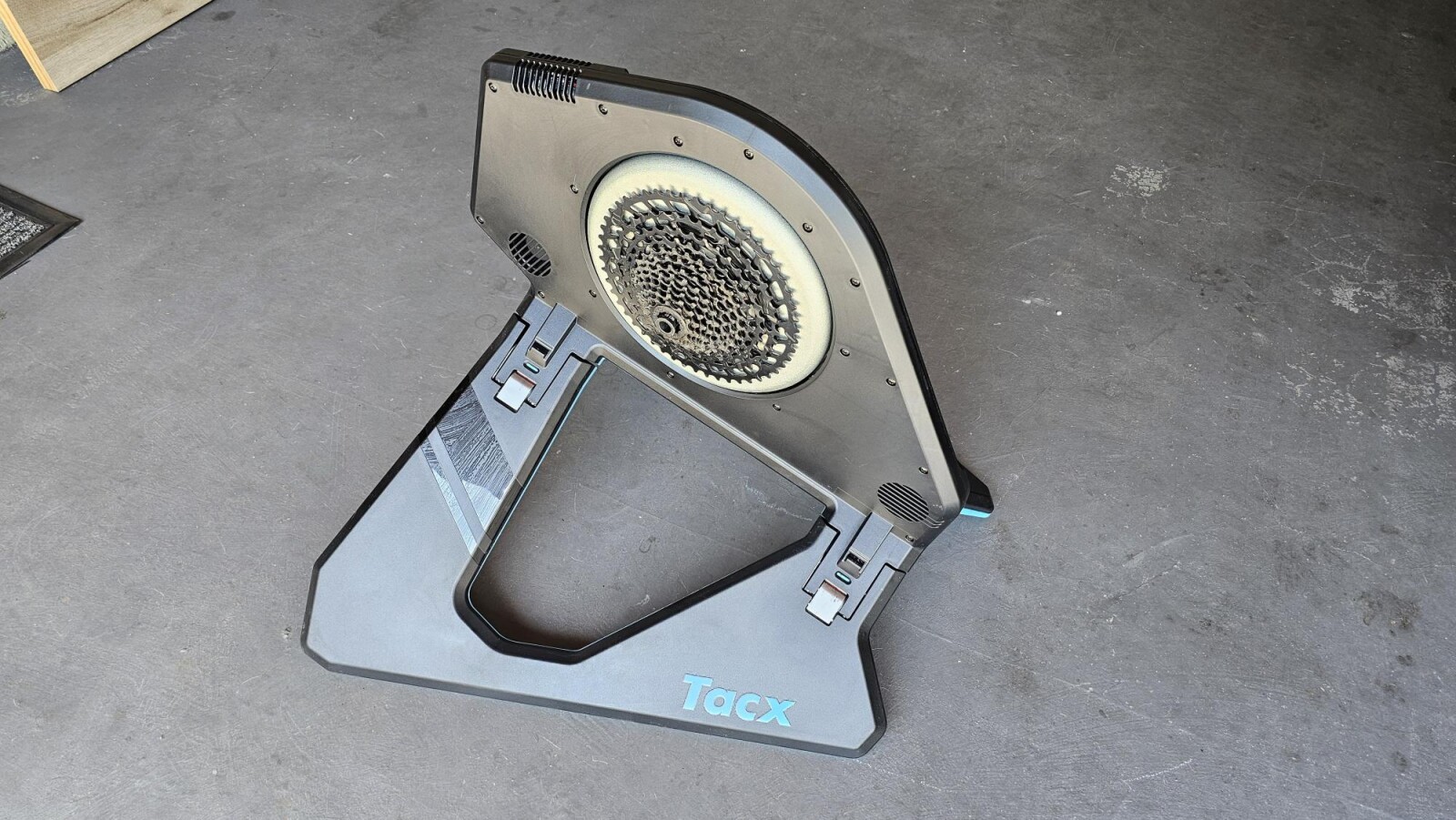 Tacx Neo 2T Smart Trainer Bundle Deal | Indoor Trainers & Accessories ...