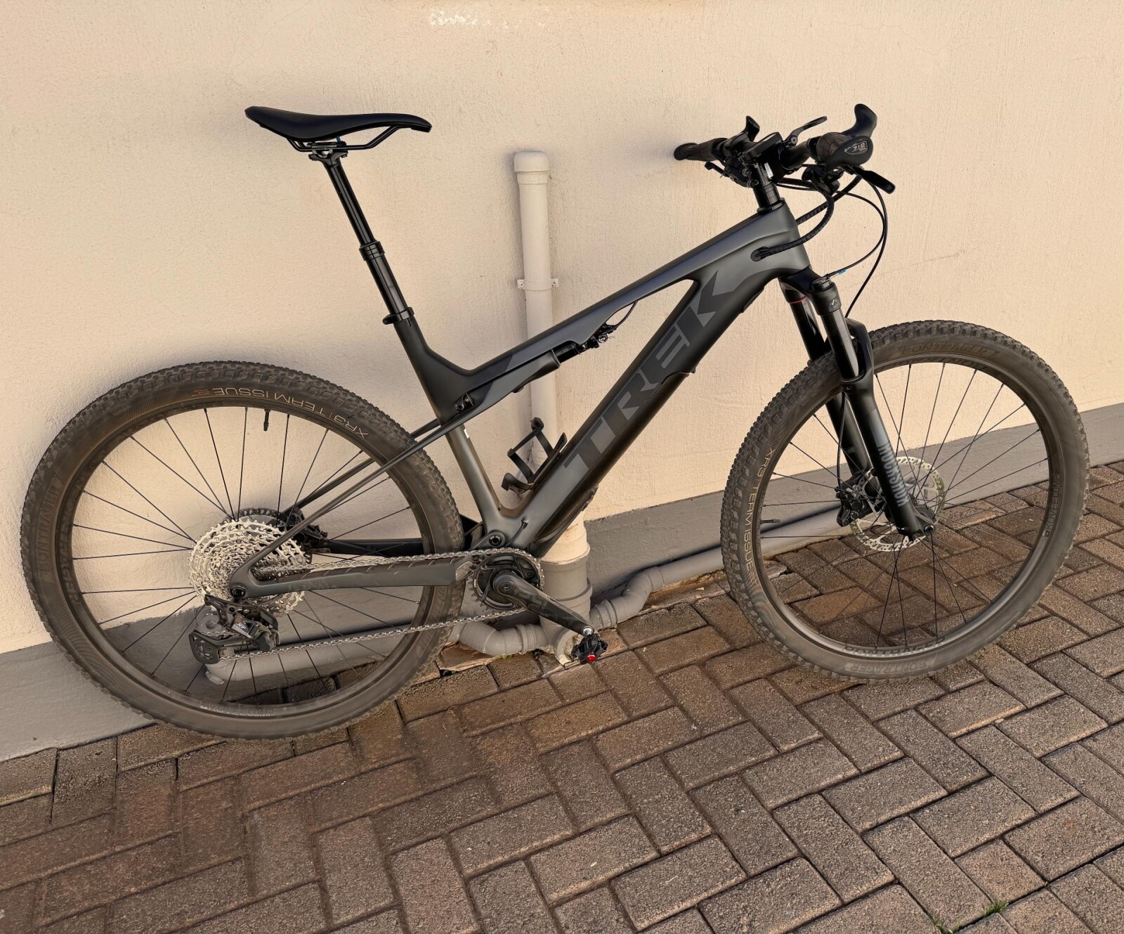 Trek E-Caliber Gen 2 - XL | Dual Suspension Mountain E-Bikes | Bike Hub