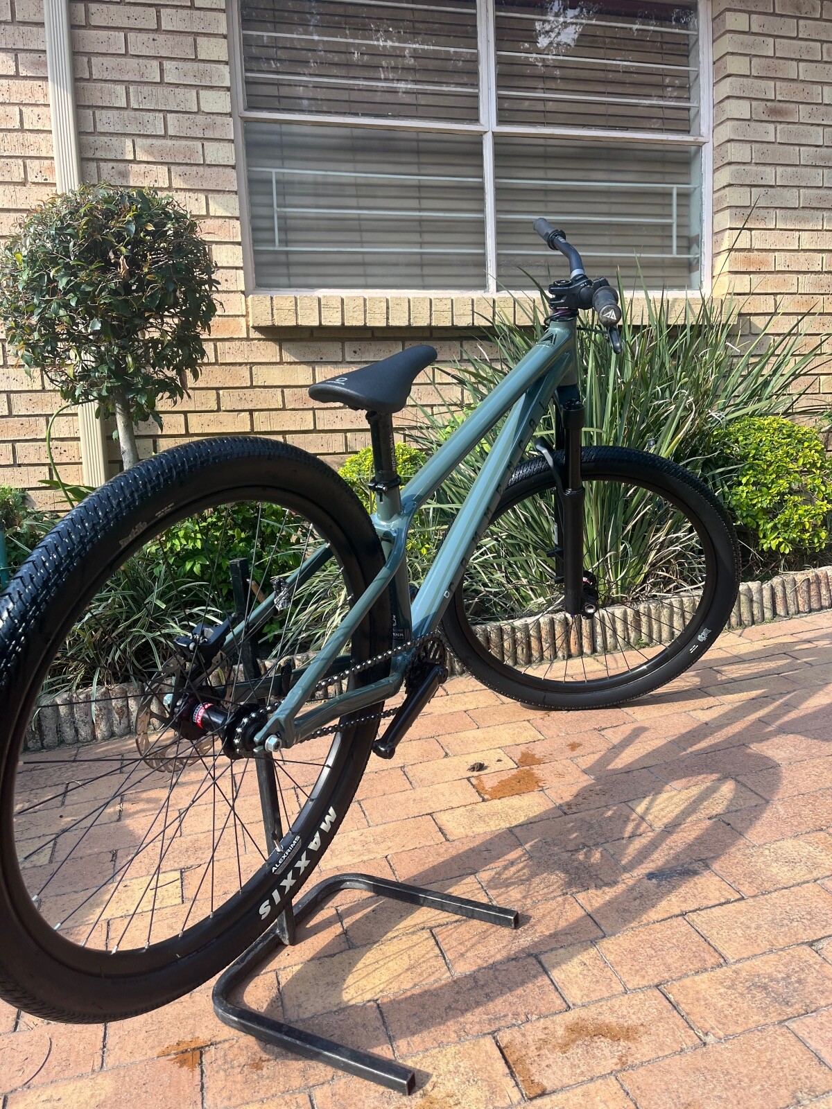 Commencal Absolut | Dirt Jump Bikes | Bike Hub