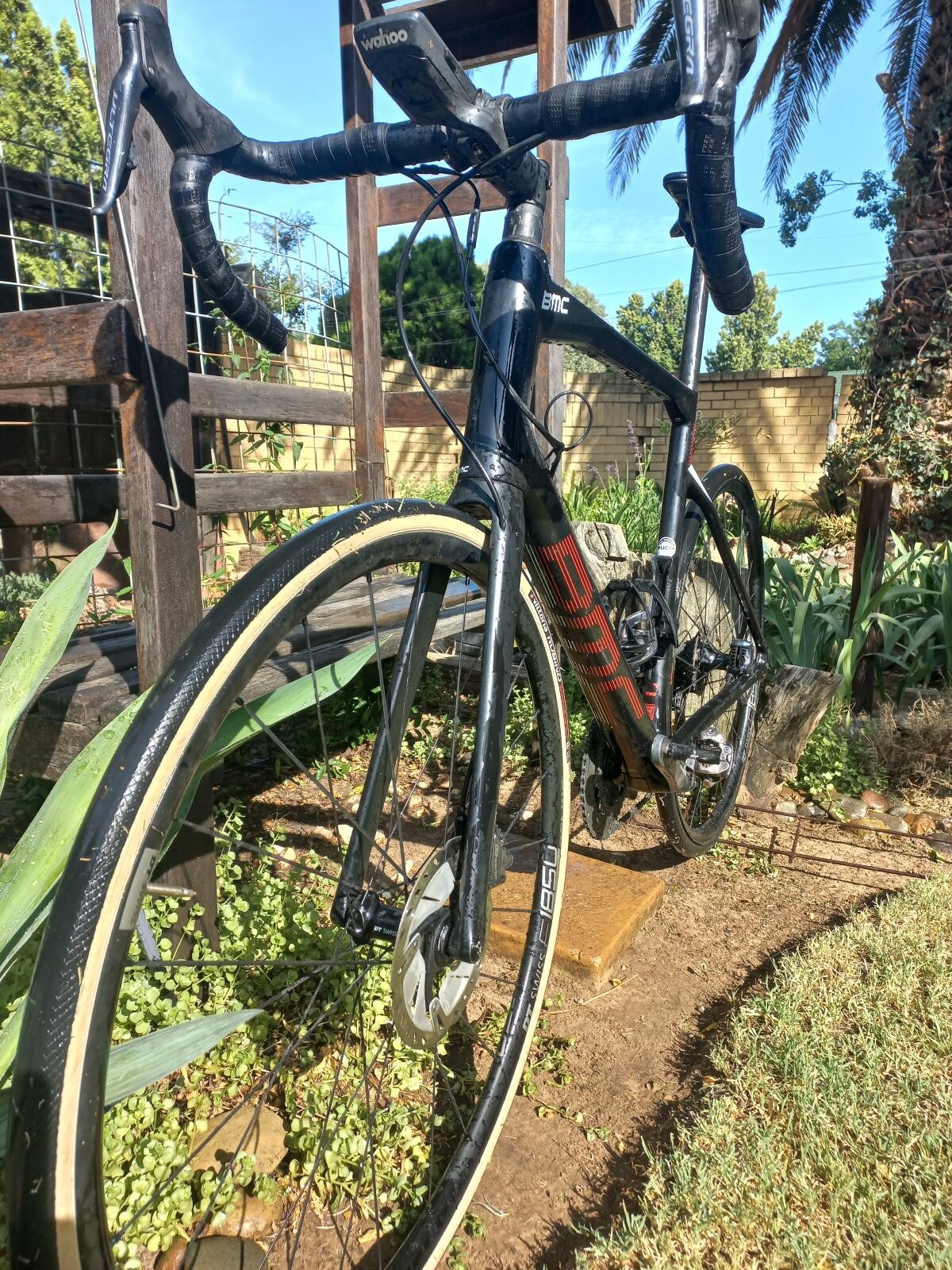 BMC Road Machine | Road Bikes | Bike Hub