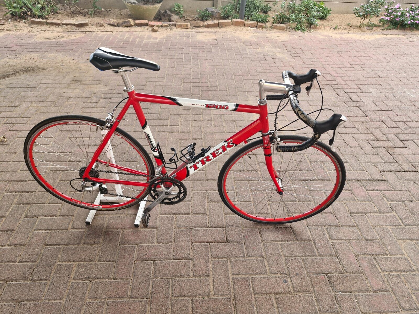 Trek 1200 | Road Bikes | Bike Hub