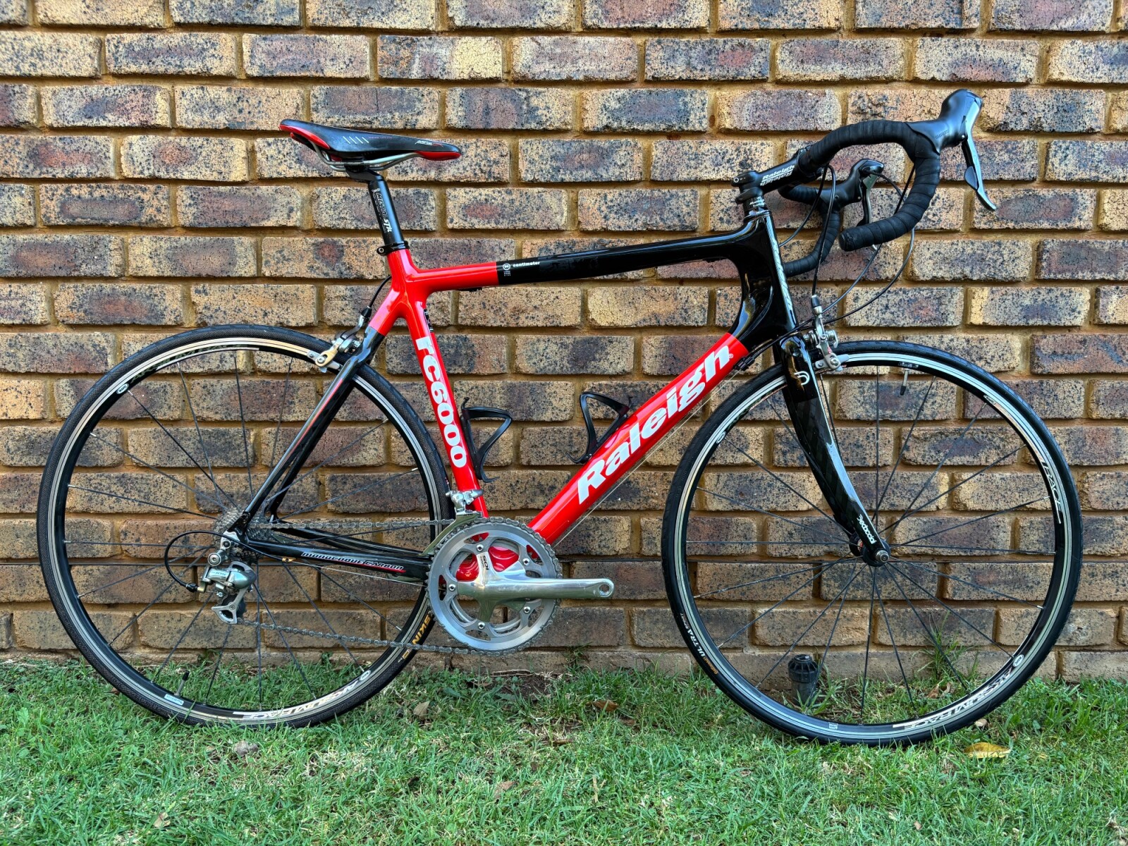 Raleigh RC6000 Carbon road bike | Road Bikes | Bike Hub