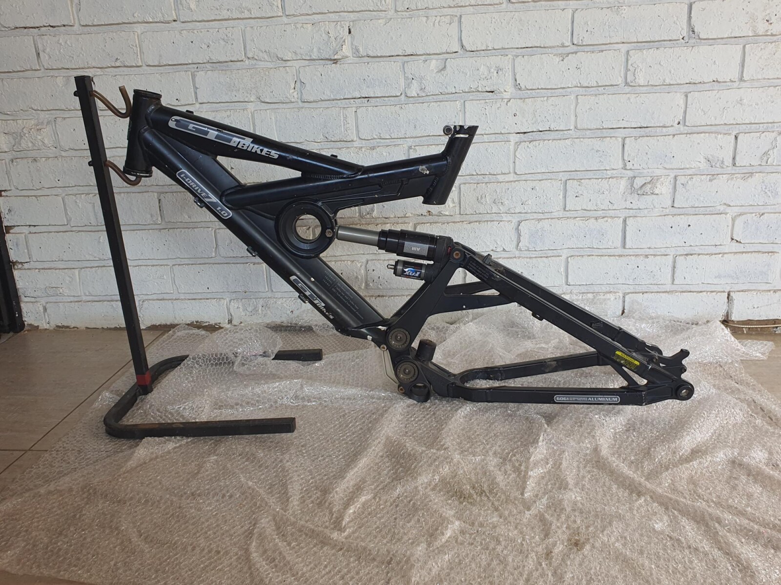 GT I-drive 7 1.0 | Downhill Bike Frames | Bike Hub