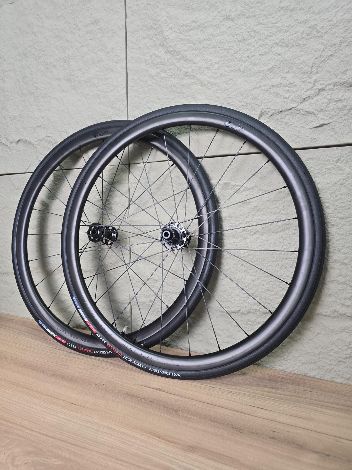 LUN Disc Thirty **Carbon-Disc** | Road Bike Wheels | Bike Hub