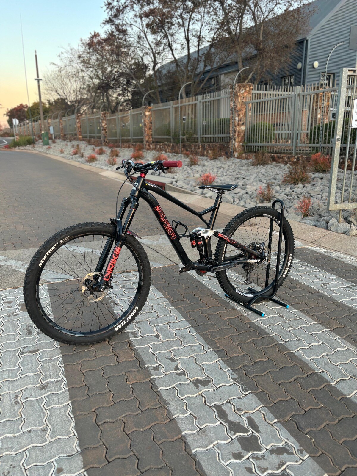 Pyga Slakline | Dual Suspension Mountain Bikes | Bike Hub