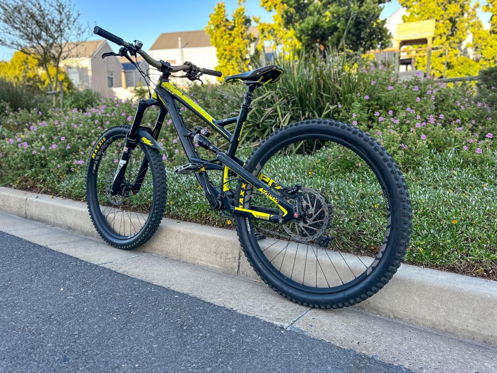 YT Capra 2016 Medium | Dual Suspension Mountain Bikes | Bike Hub