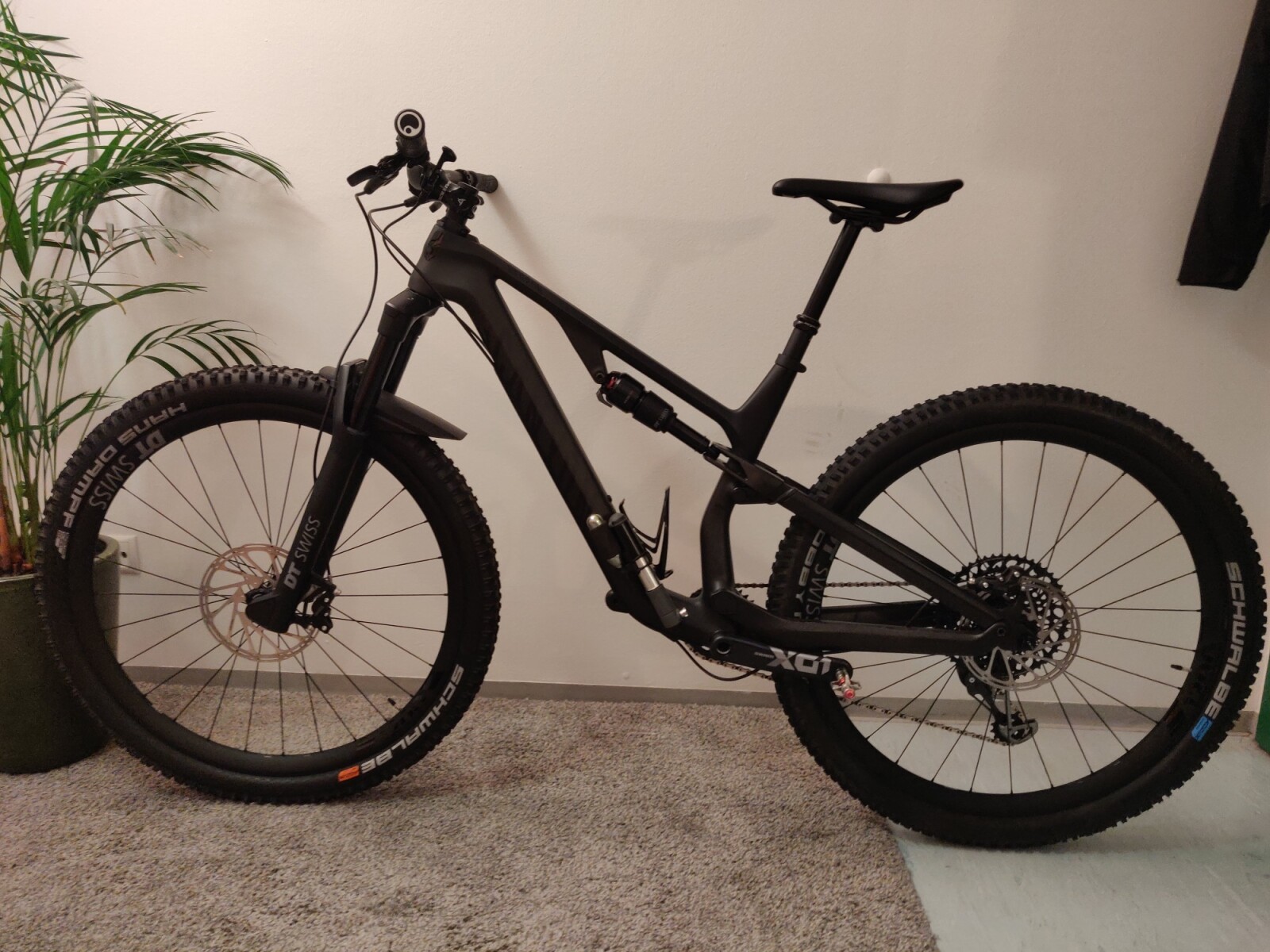 Canyon Neuron CF Limited | Dual Suspension Mountain Bikes | Bike Hub