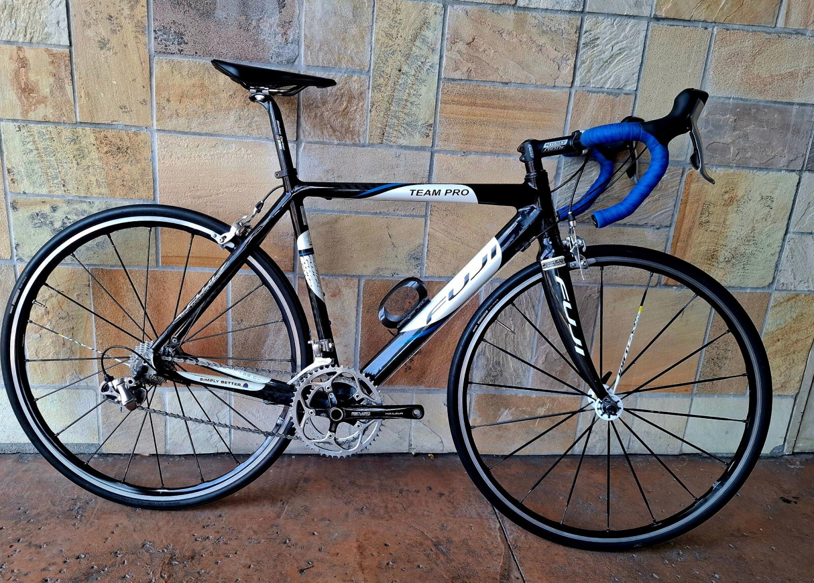 FIJI Team Pro | Road Bikes | Bike Hub