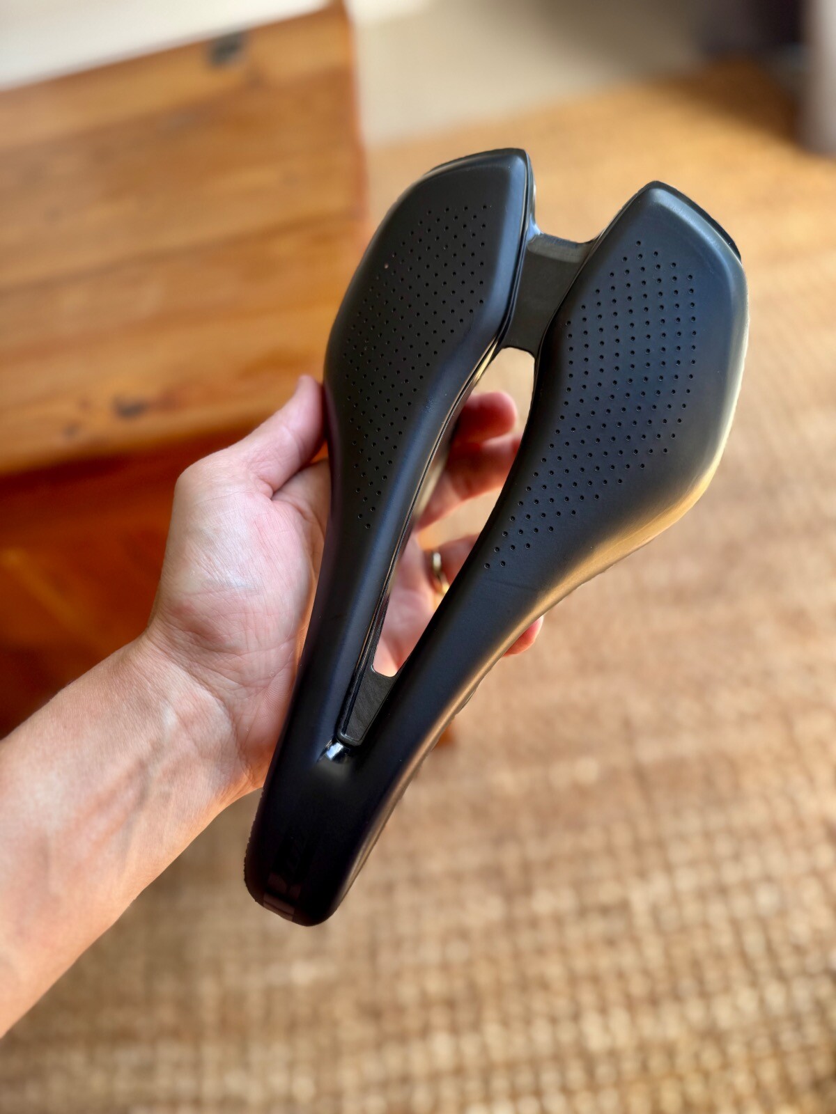 GIANT Fleet SLR Saddle | Saddles | Bike Hub