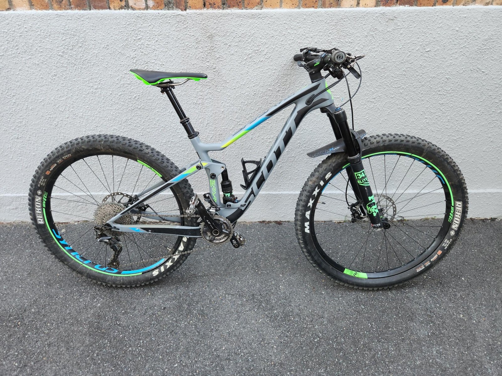 Scott Spark 710 Plus | Dual Suspension Mountain Bikes | Bike Hub