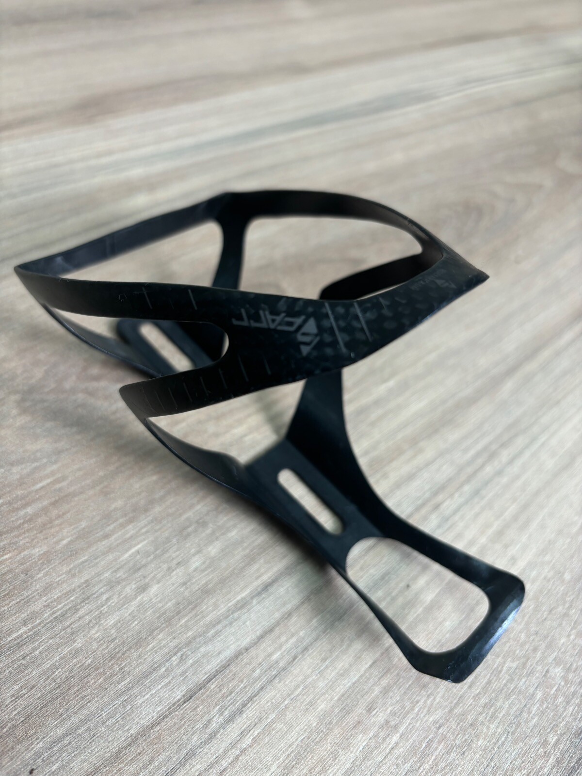 FARR **CARBON** BOTTLE CAGE | Bottle Cages | Bike Hub