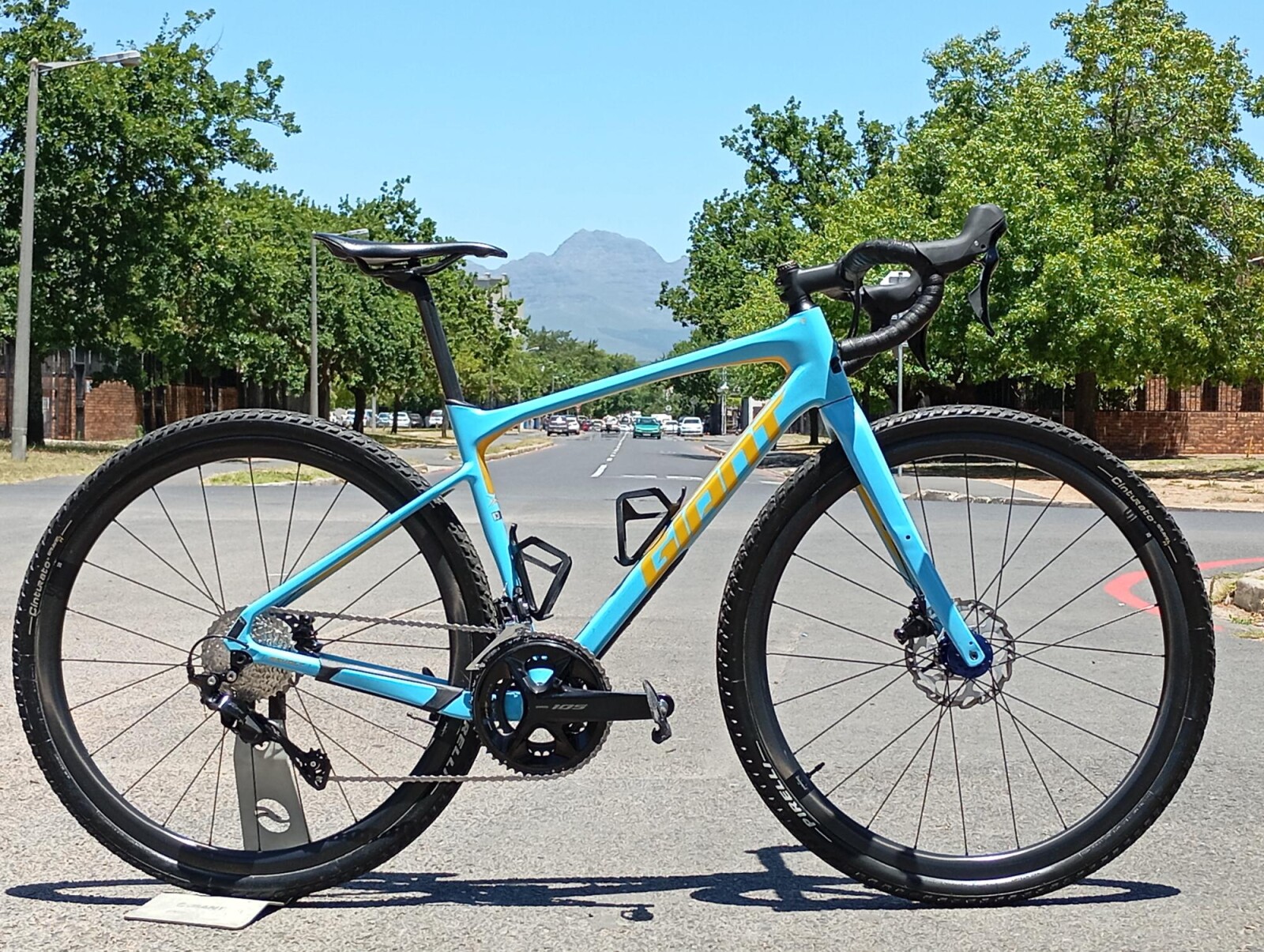 Giant Revolt adv 2 sml | Gravel Bikes | Bike Hub