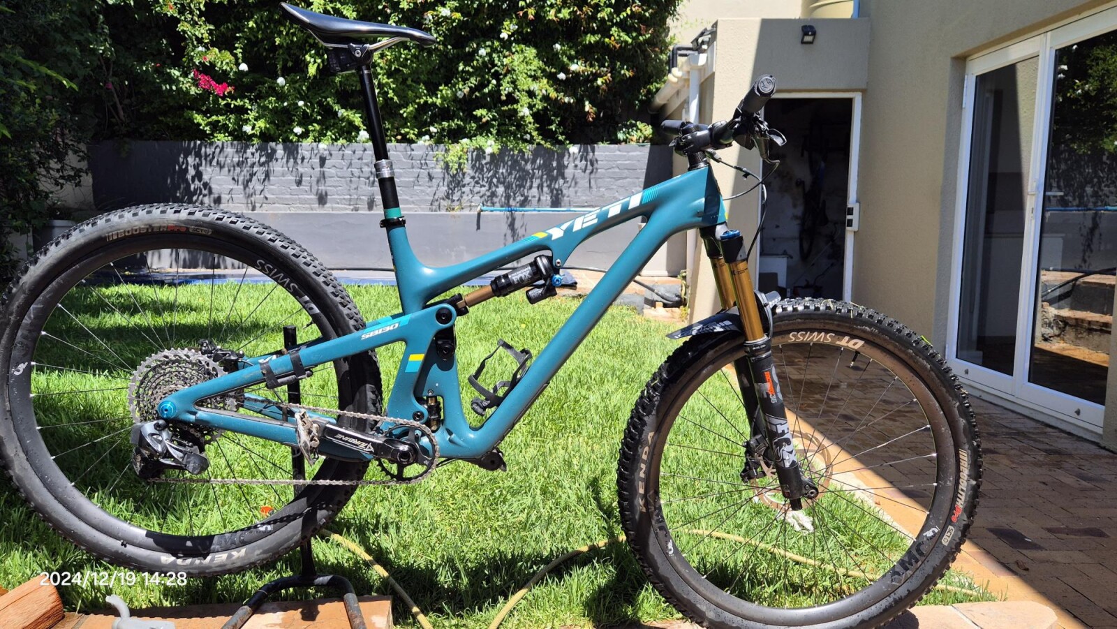 YETI SB 130 | Dual Suspension Mountain Bikes | Bike Hub