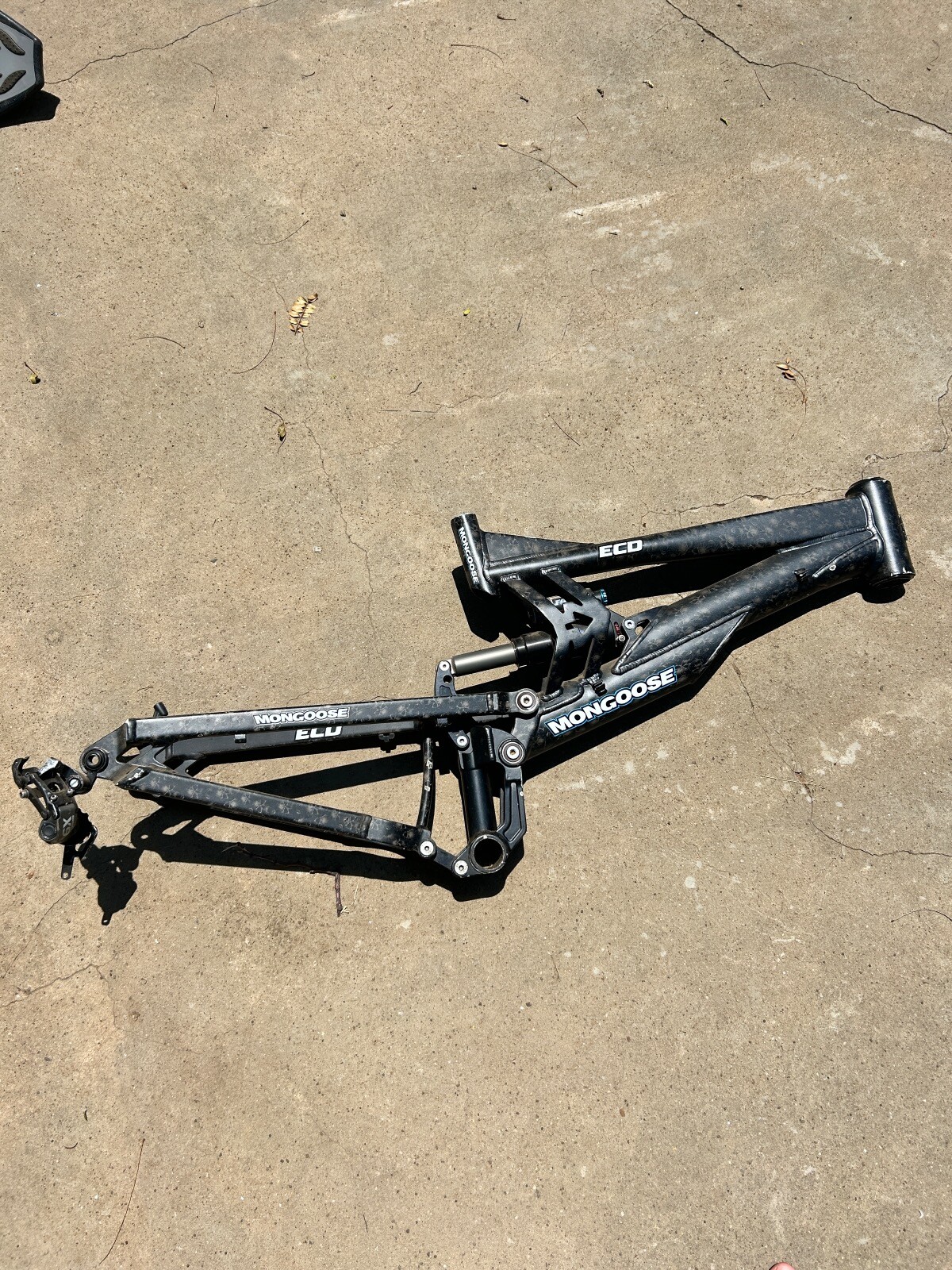 Mongoose DH frame | Dual Suspension Mountain Bike Frames | Bike Hub