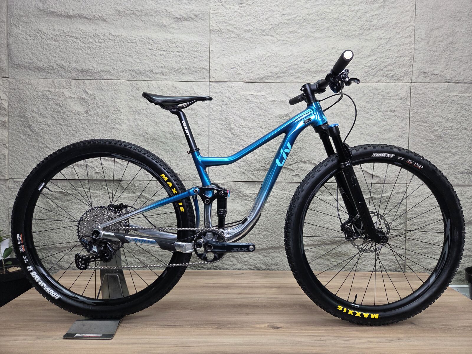 Giant Liv Pique 2 (XS) **2020-12SPD** | Dual Suspension Mountain Bikes ...