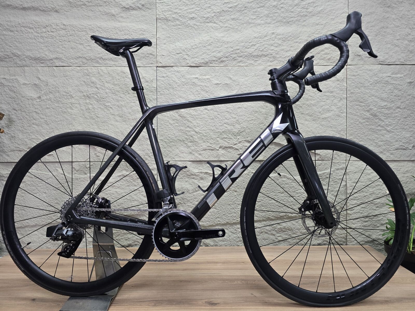 TREK EMONDA SL6 (58cm) **Carbon+Wheels-12SPDAXS** | Road Bikes | Bike Hub