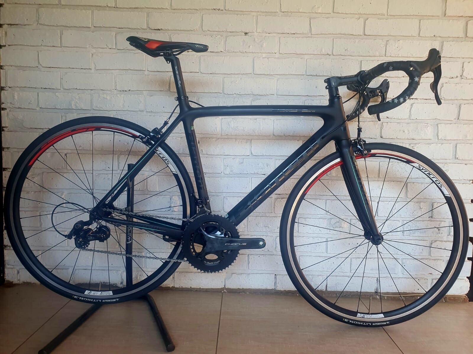 Bianchi Sempre Pro - Campagnolo 12spd | Road Bikes | Bike Hub