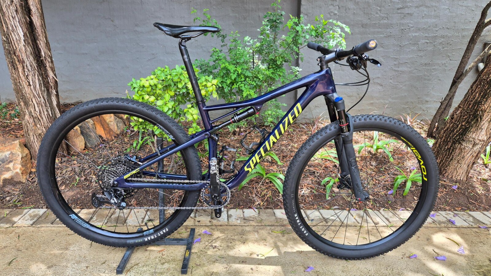 Specialized Epic Comp Carbon 2019 | Dual Suspension Mountain Bikes | Bike Hub