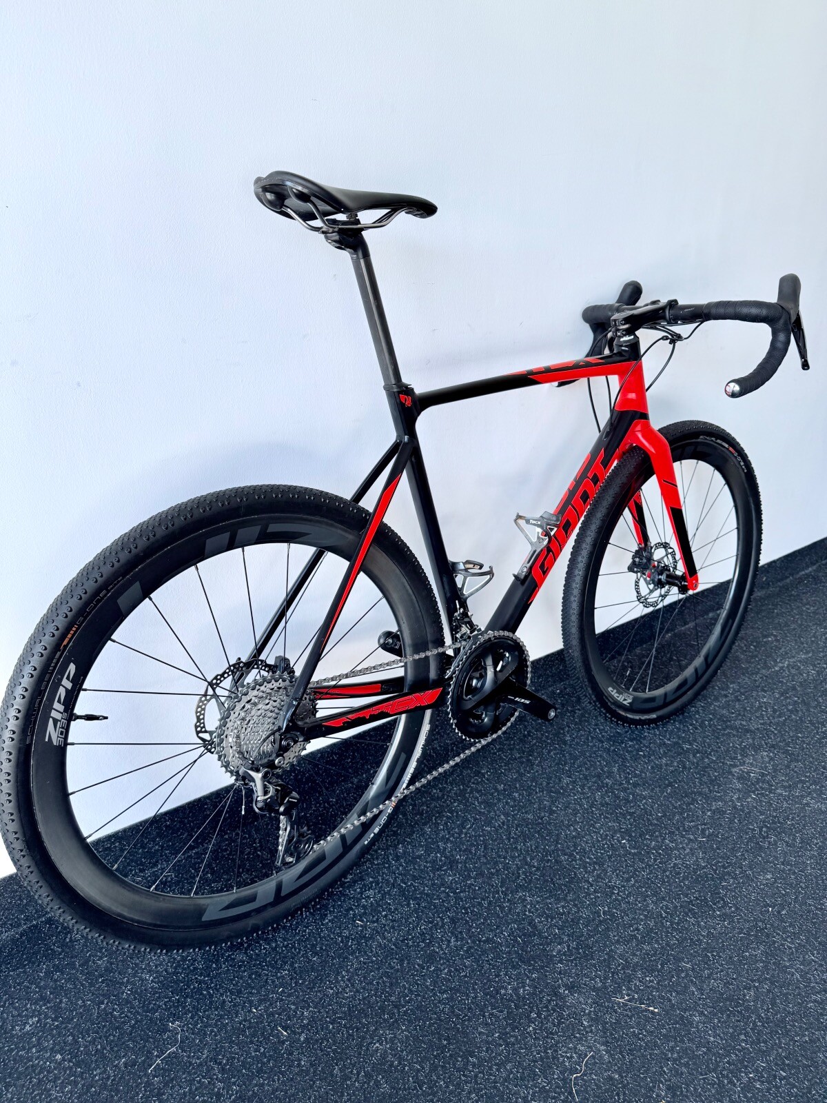 Giant TCX with Zipp 303S carbon wheels | Gravel Bikes | Bike Hub