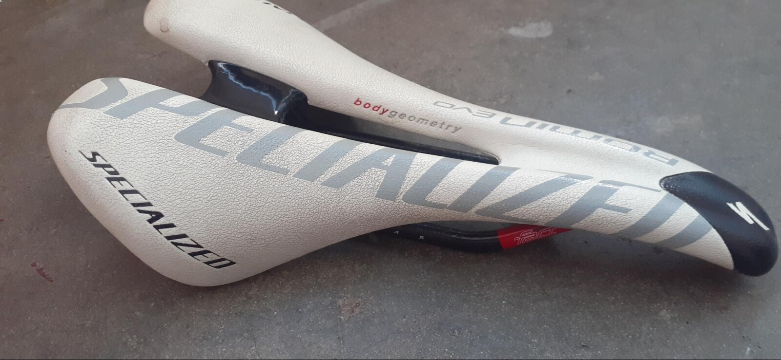 Specialized Romin saddle 143mm | Saddles | Bike Hub