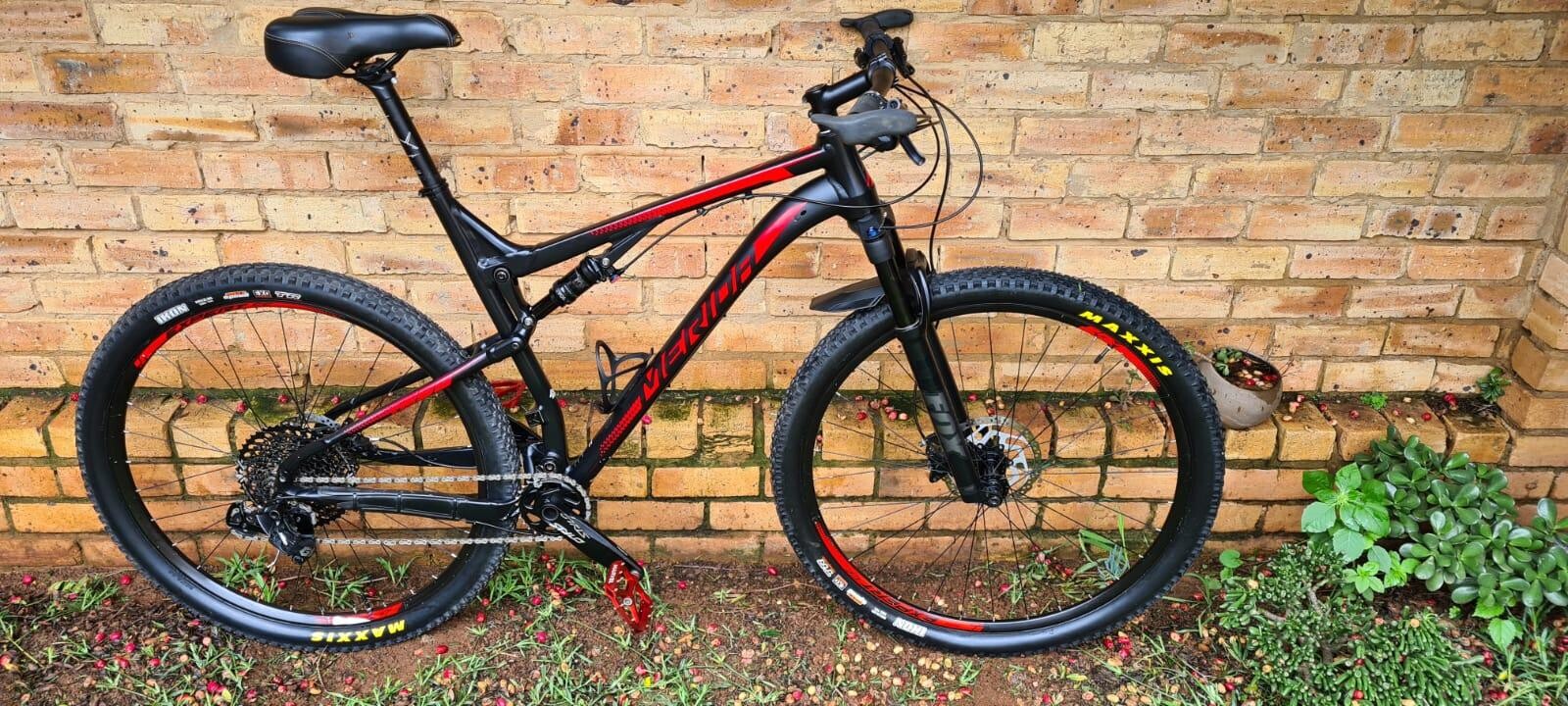 Merida Dual Suspension XL and Accesories | Dual Suspension Mountain ...