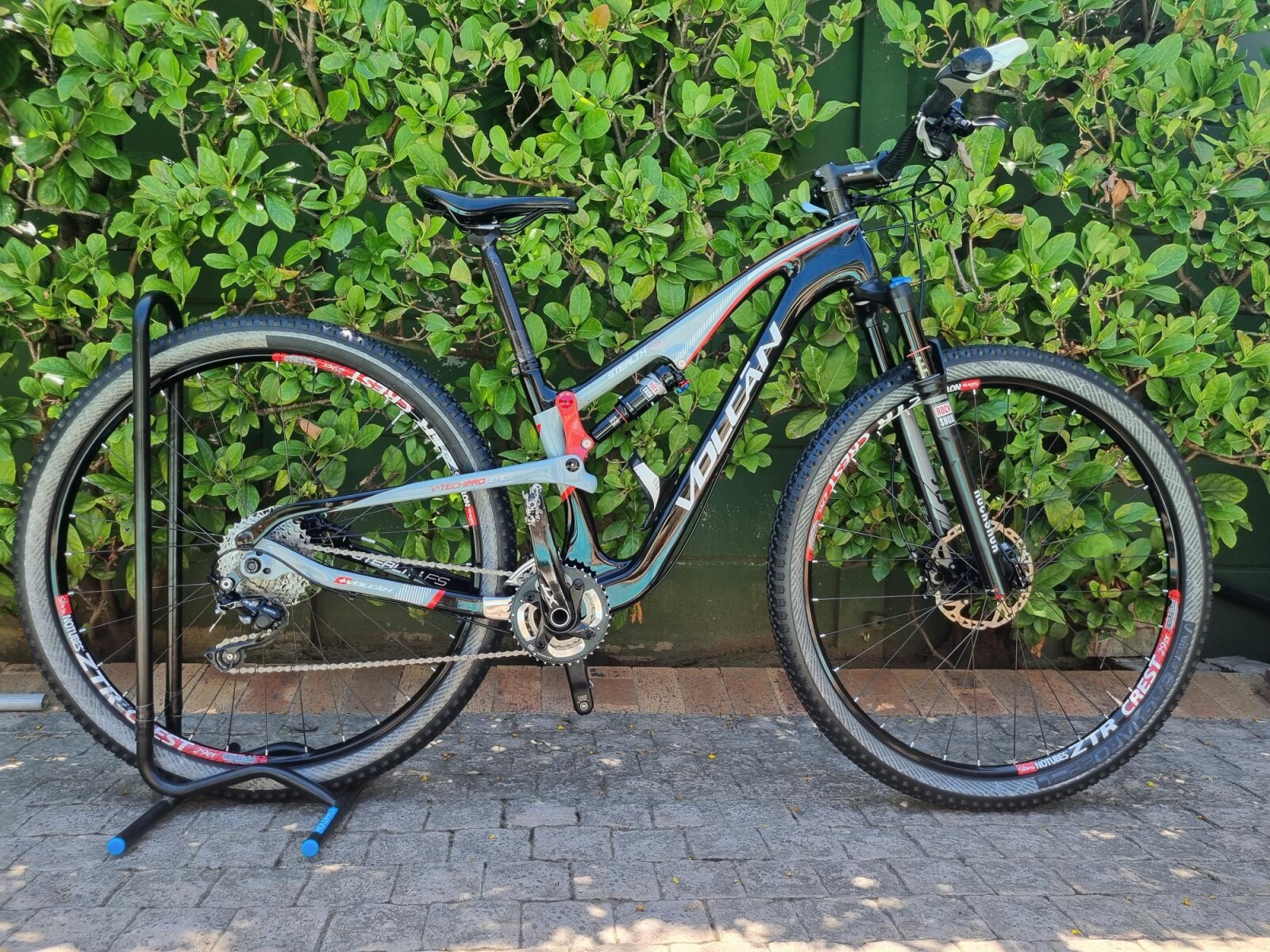 Volcan Stealth FS | Dual Suspension Mountain Bikes | Bike Hub