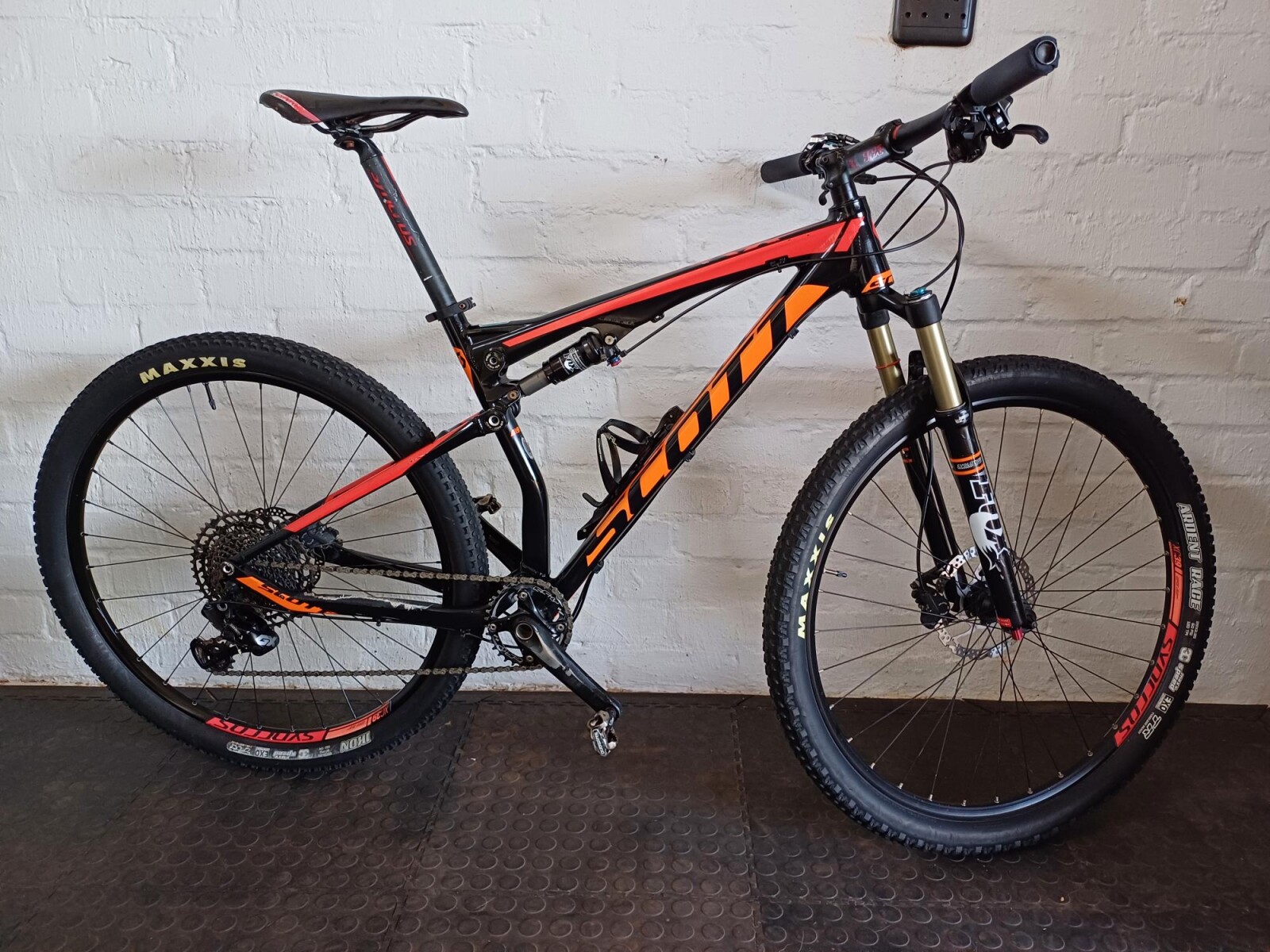 Scott Spark (L) | Dual Suspension Mountain Bikes | Bike Hub