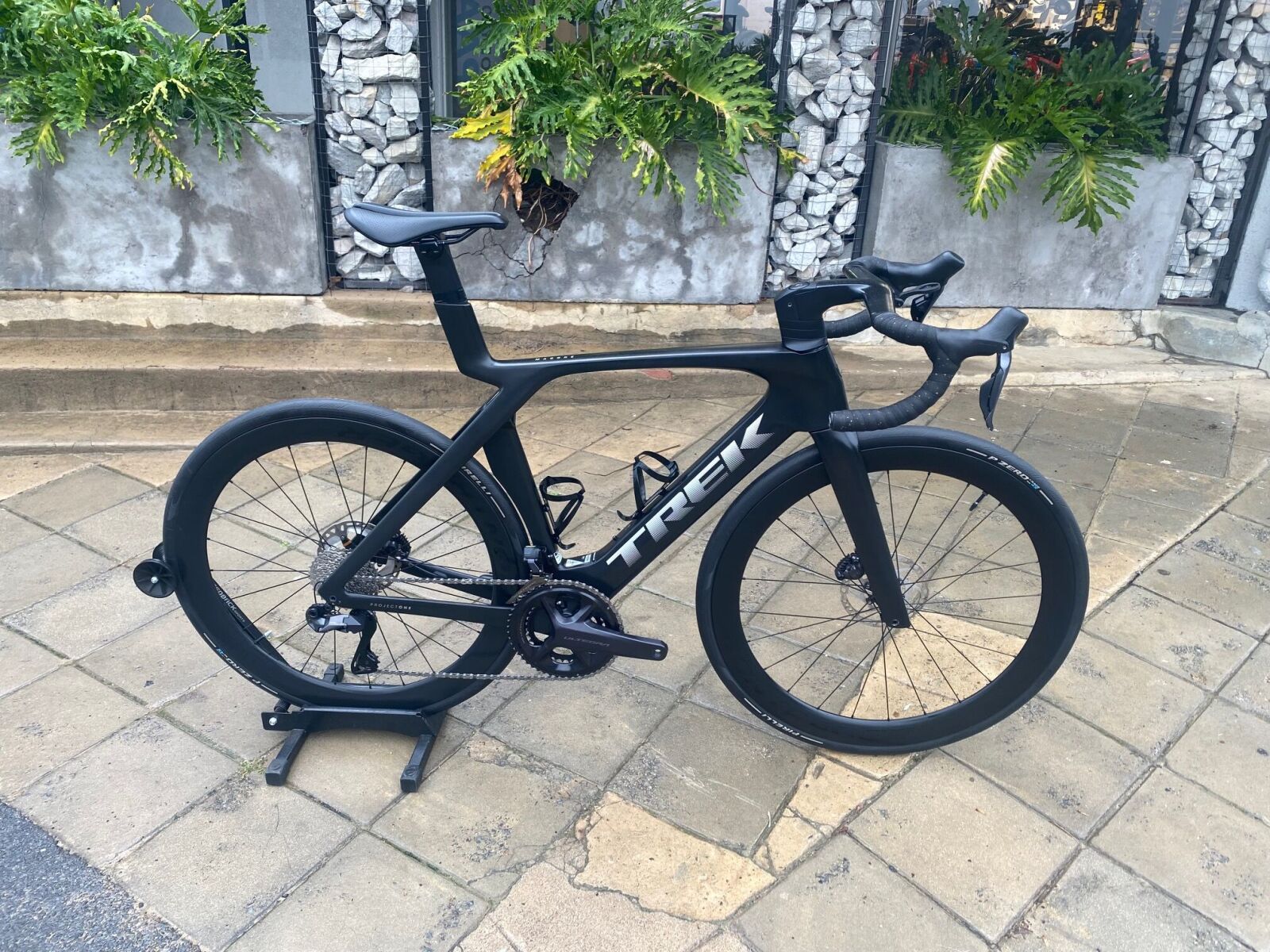 Trek Madone SLR7 Gen 7 | Road Bikes | Bike Hub