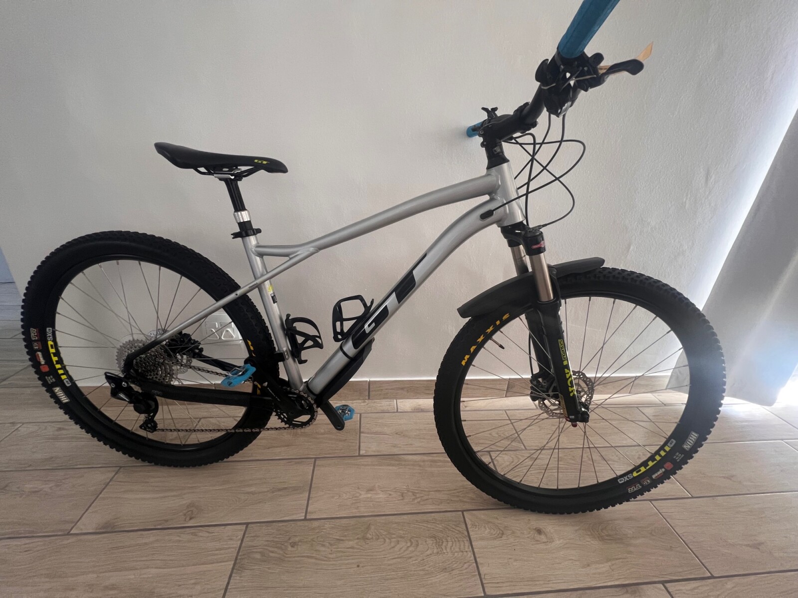 2023 GT Avalanche Comp - Large | Hardtail Mountain Bikes | Bike Hub