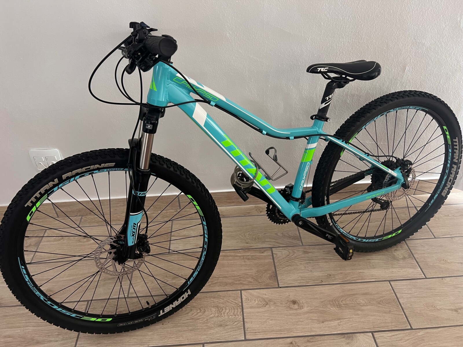 Titan Rogue Calypso Nova 650B Mountain Bike | Hardtail Mountain Bikes ...