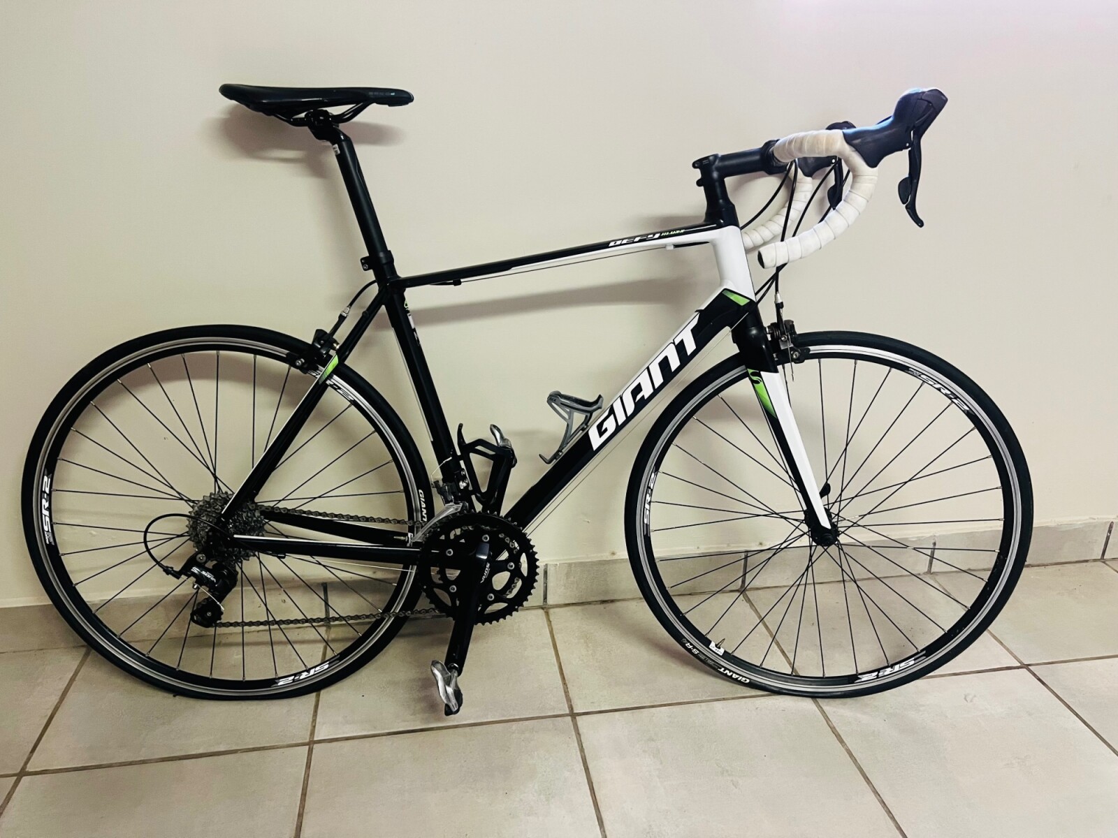 Giant Defy | Road Bikes | Bike Hub