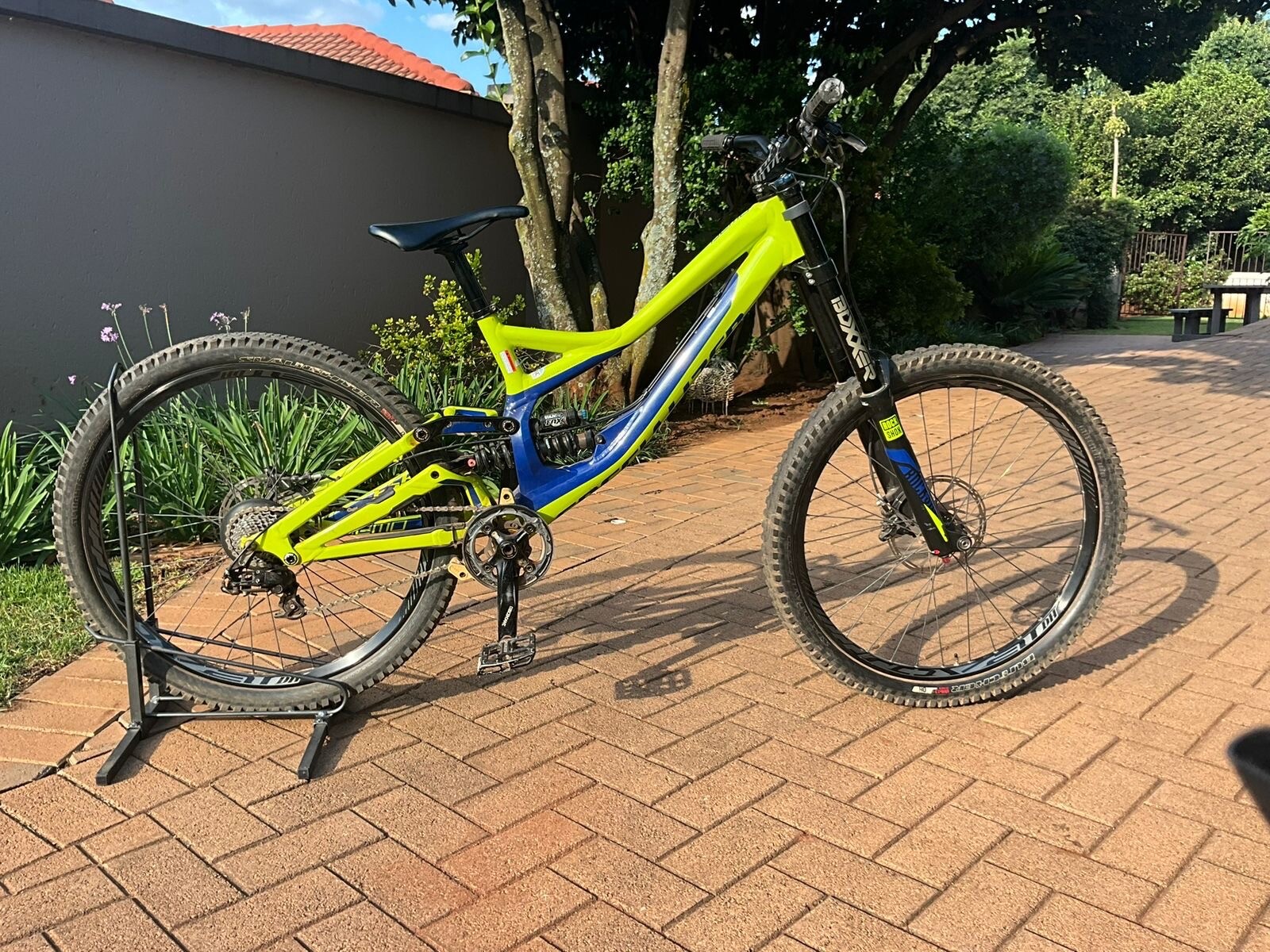 Specialized Demo 8 | Downhill Bikes | Bike Hub