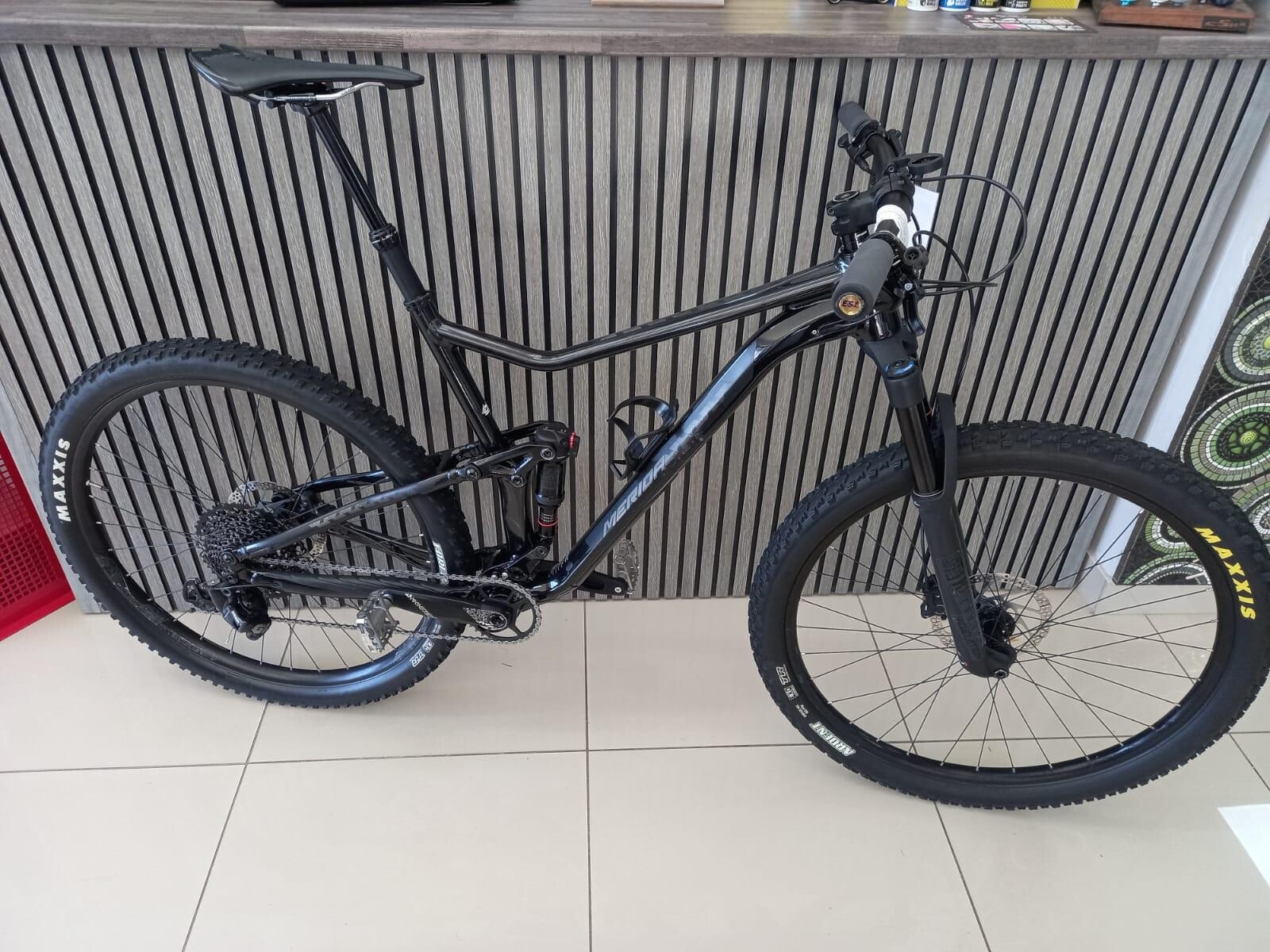 Merida One-Twenty 800 | Dual Suspension Mountain Bikes | Bike Hub