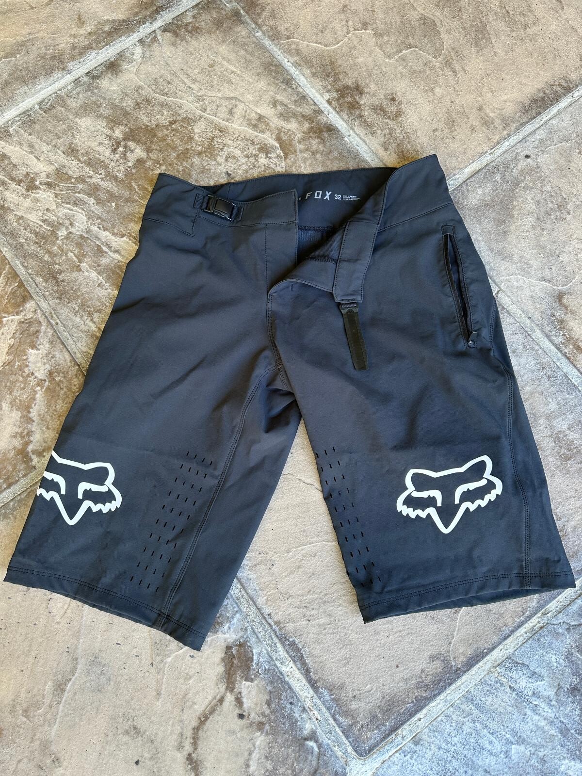 FOX Defend Shorts | Baggy shorts | Bike Hub